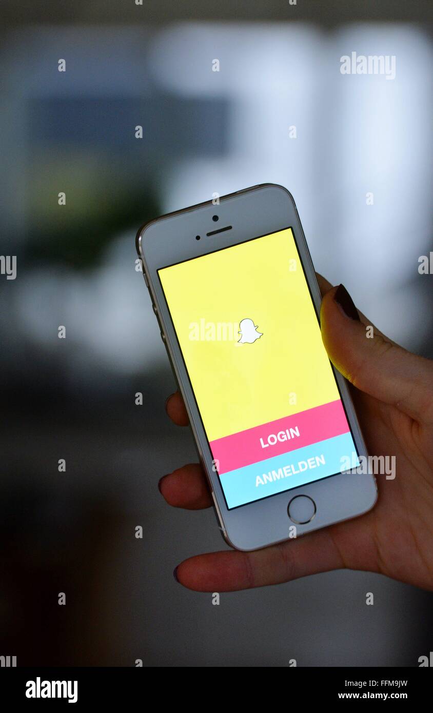 The logo of the App snapshot is on the display of an iPhone, Germany ...