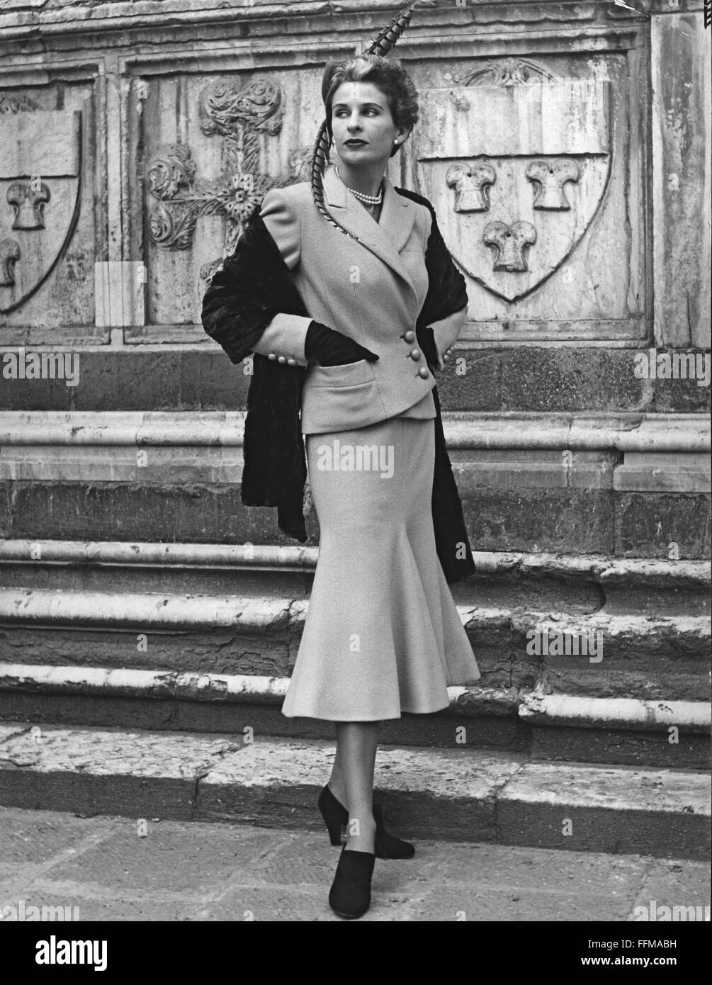 fashion, 1950s, Jane Sprague wearing a woman's suit by Gabriella ...