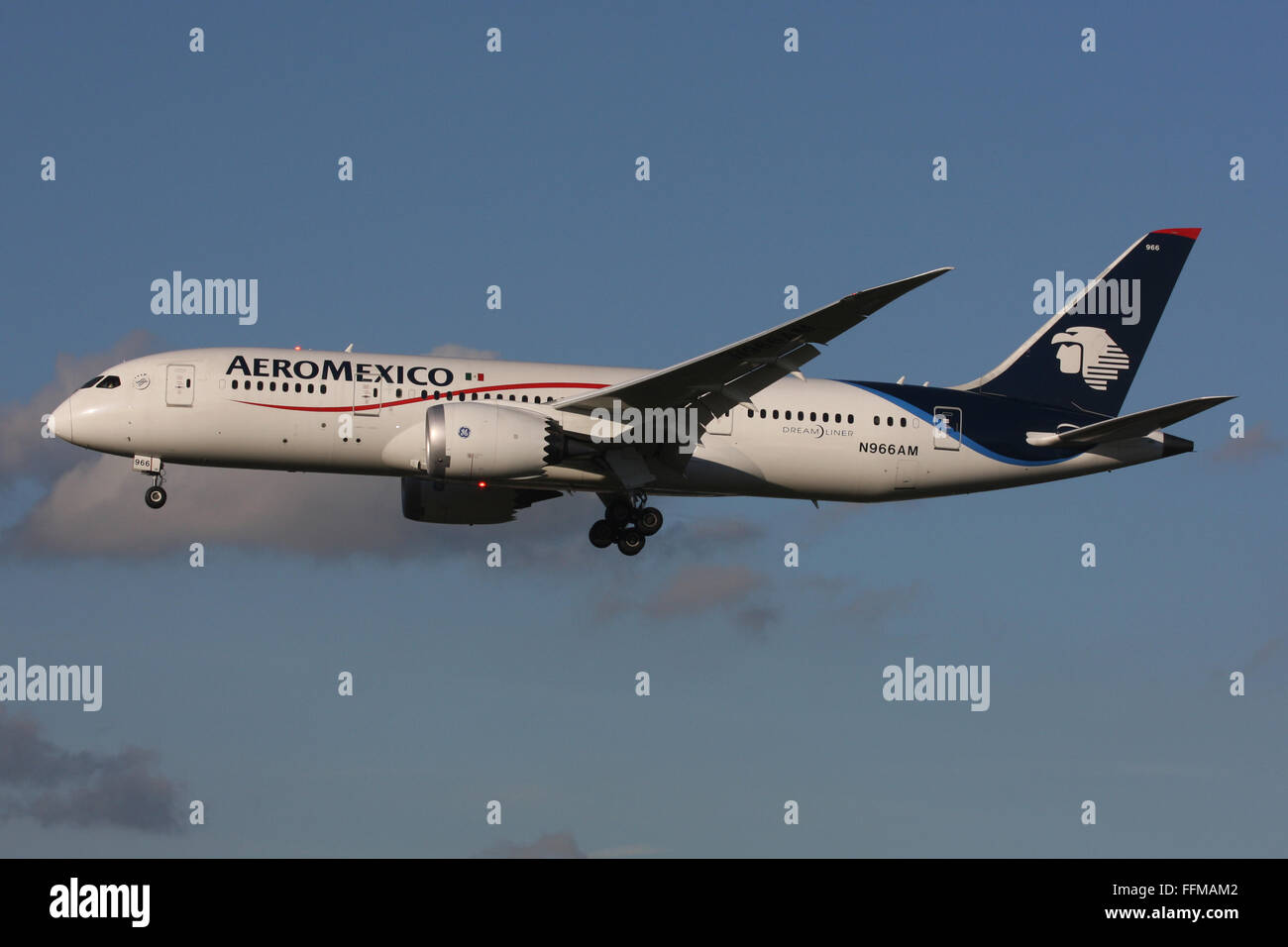 AEROMEXICO 787 DREAMLINER Stock Photo - Alamy
