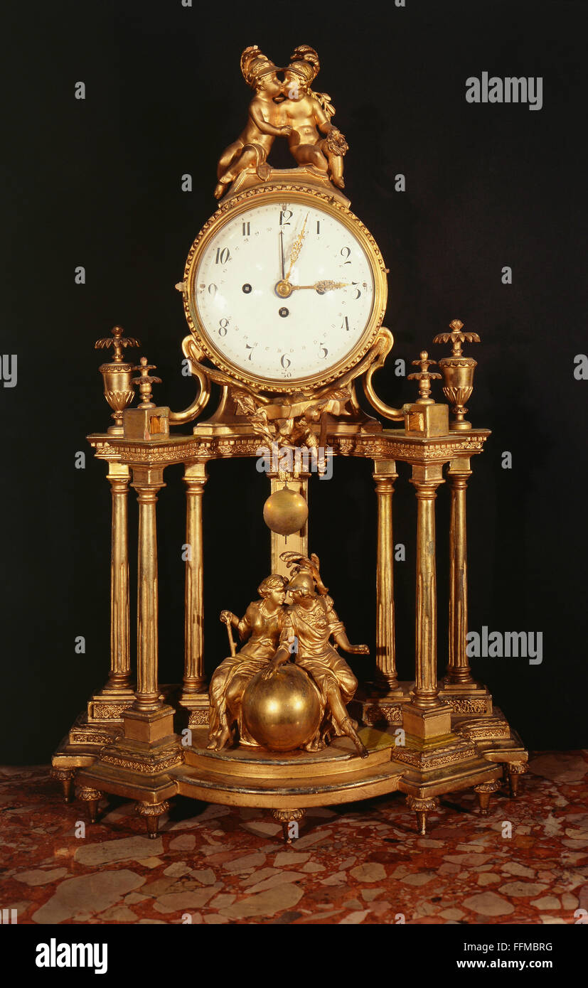 Pendulum sculptures hi-res stock photography and images - Alamy