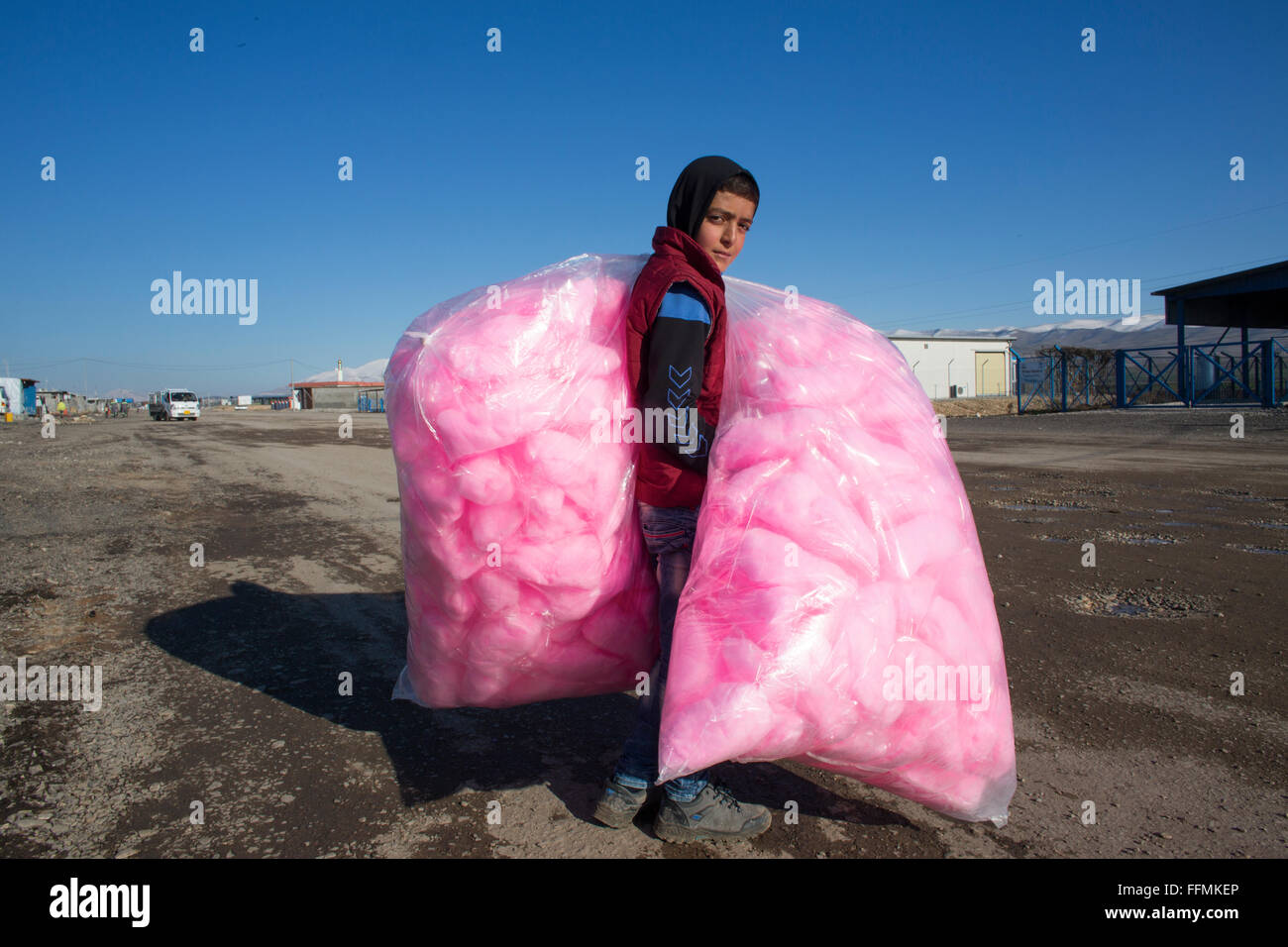 candy floss vendor in Salarara refugee camp, Iraq Stock Photo - Alamy