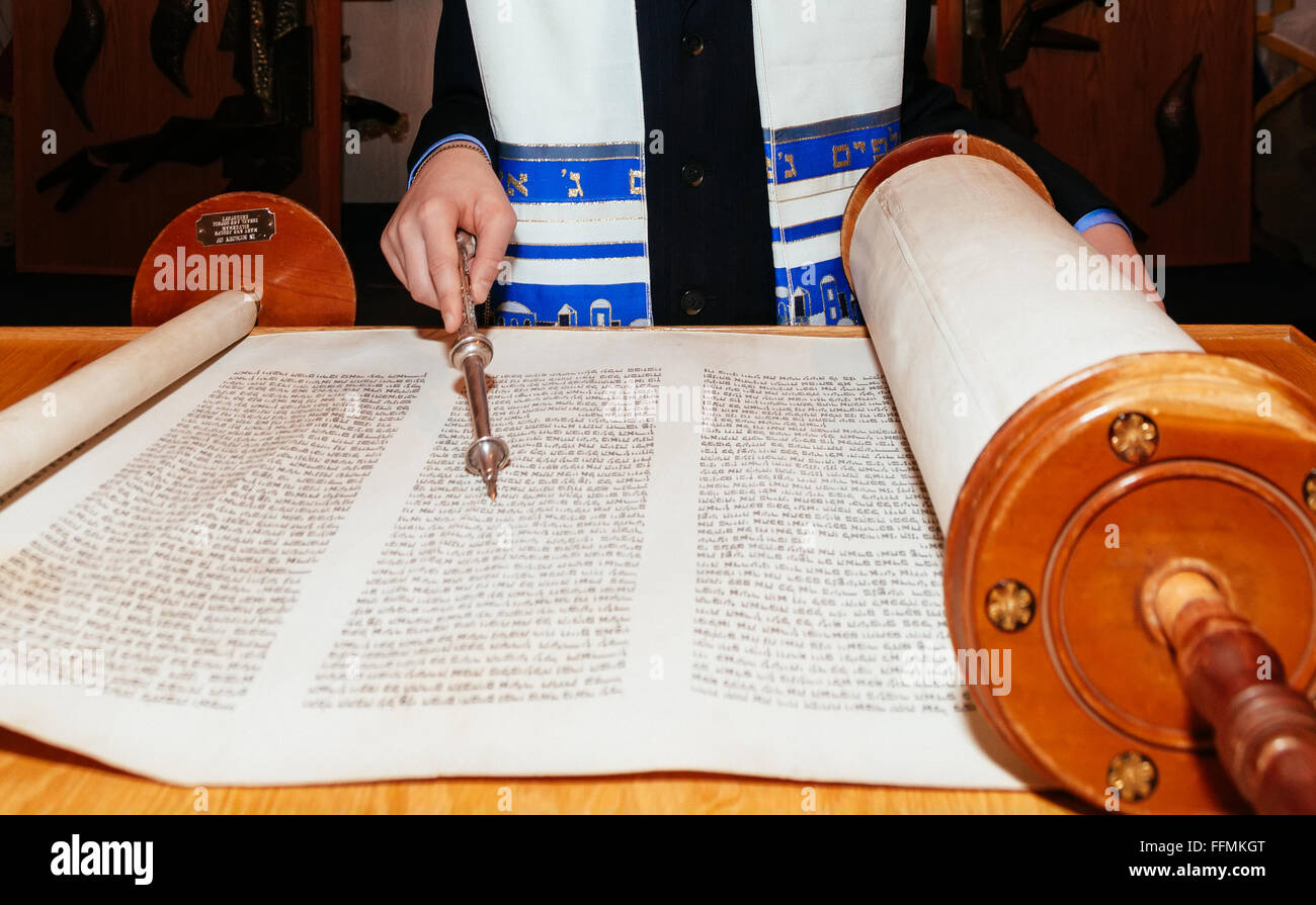 Shema prayer synagogue hi-res stock photography and images - Alamy