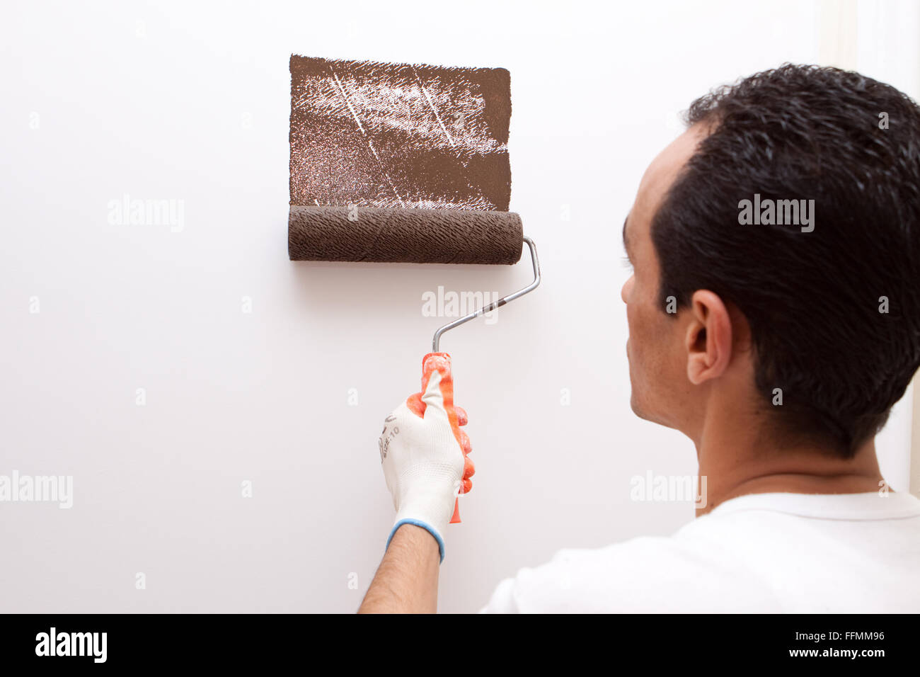 Man painting new house Stock Photo - Alamy