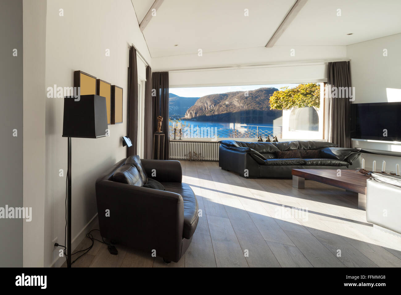 Open space living hi-res stock photography and images - Alamy