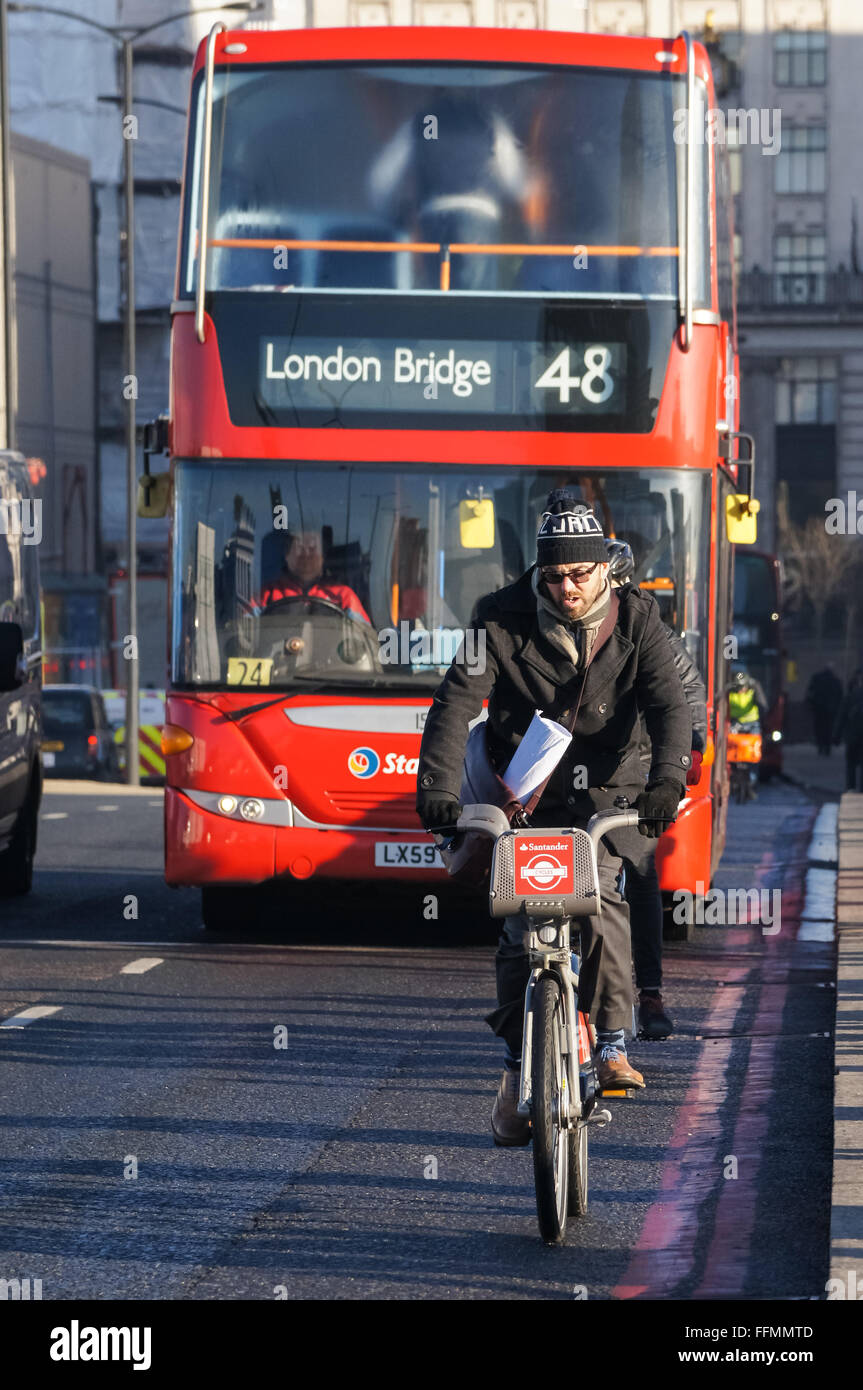 Cycling to work uk and bus hi-res stock photography and images - Alamy