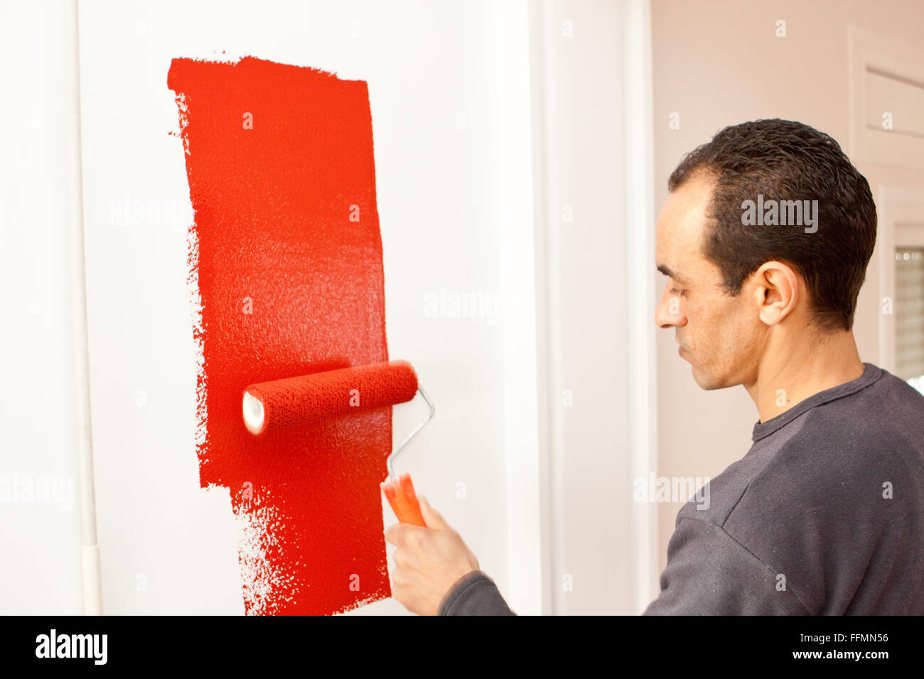 Man painting new house Stock Photo - Alamy