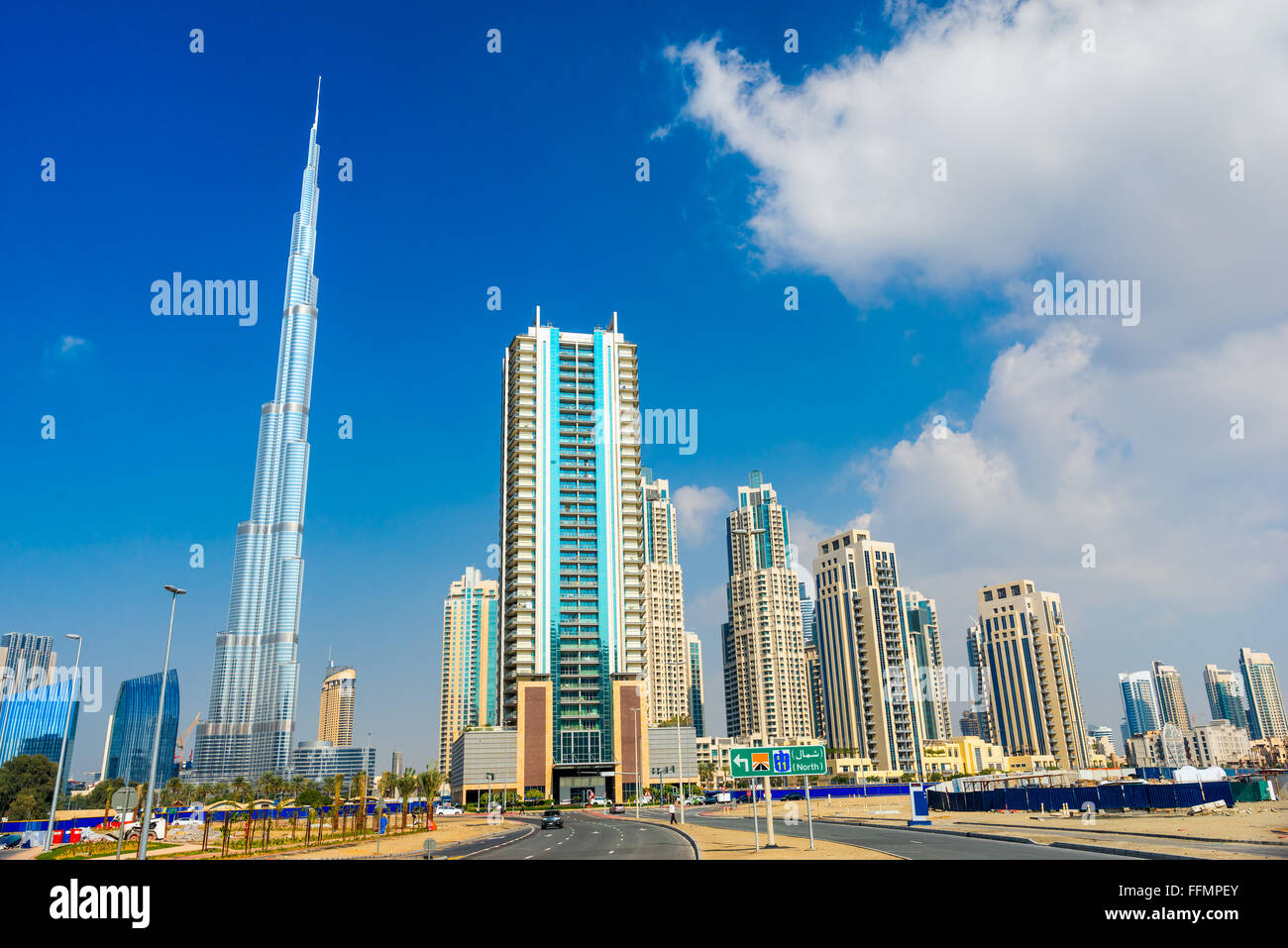 Uae skyline hi-res stock photography and images - Alamy