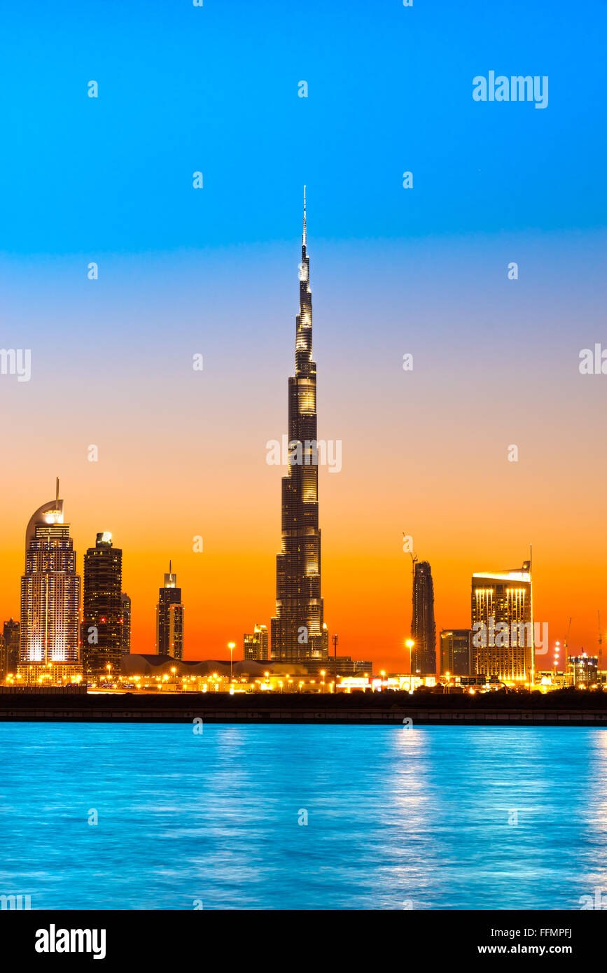 Dubai skyline hi-res stock photography and images - Alamy