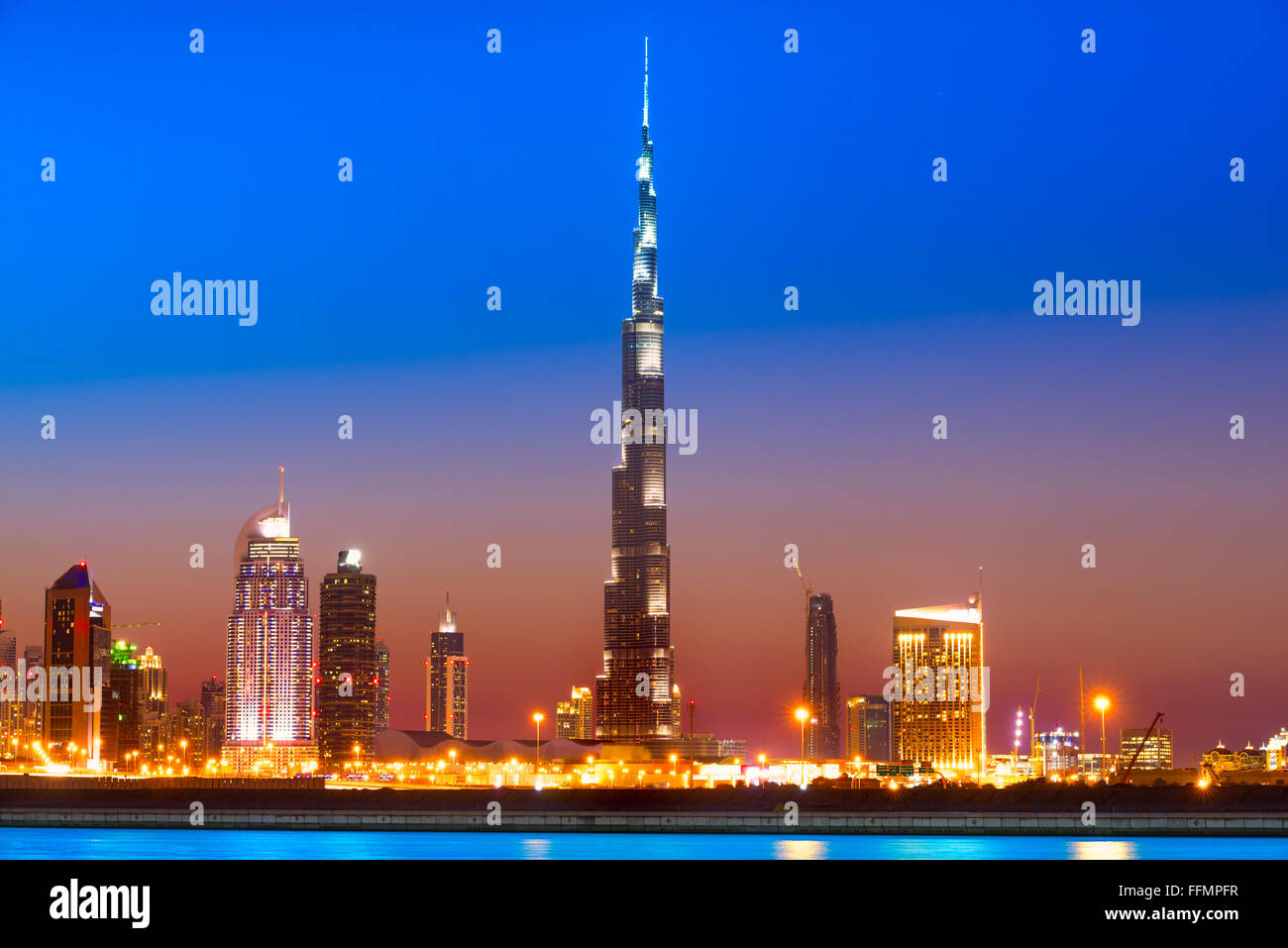 Uae skyline hi-res stock photography and images - Alamy