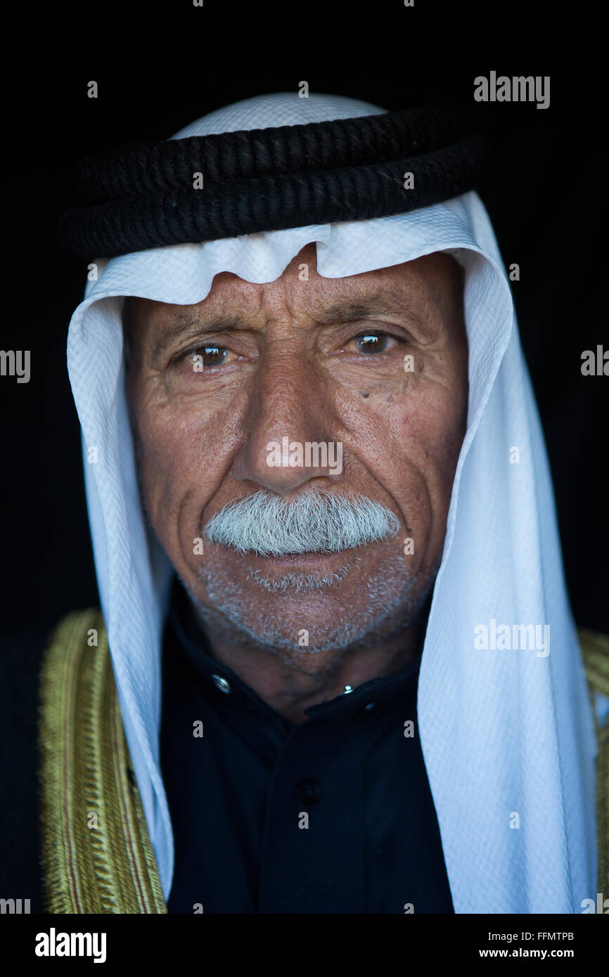 Old kurdish man kurdistan iraq hi-res stock photography and images - Alamy