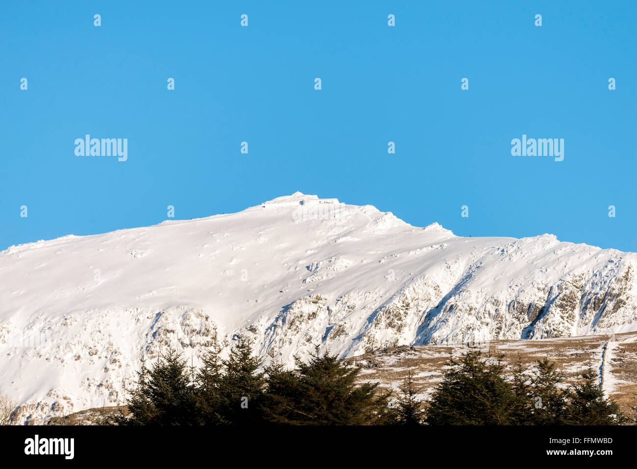 Snowdon gwynedd snow hi-res stock photography and images - Alamy