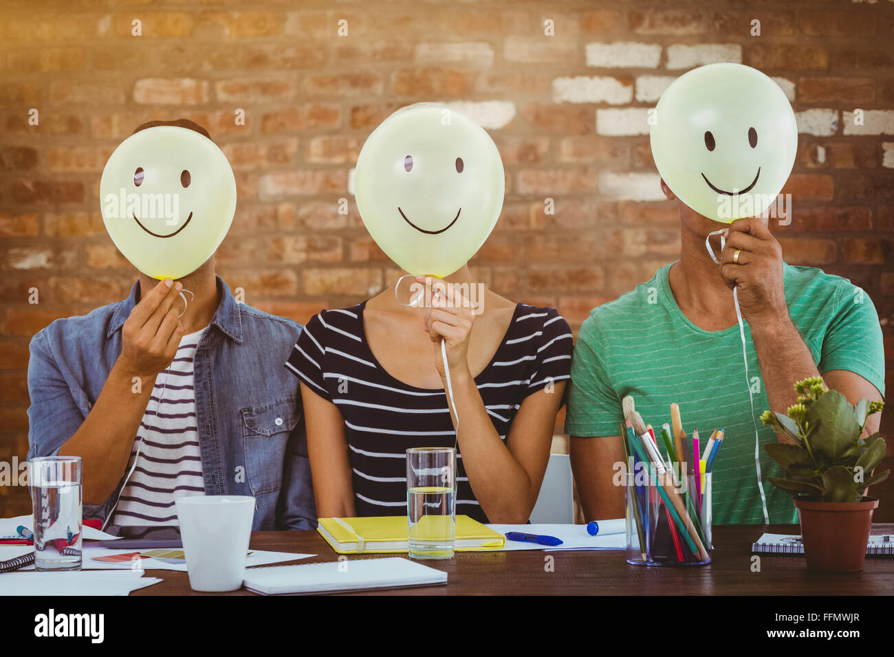 Teamwork smile hi-res stock photography and images - Alamy