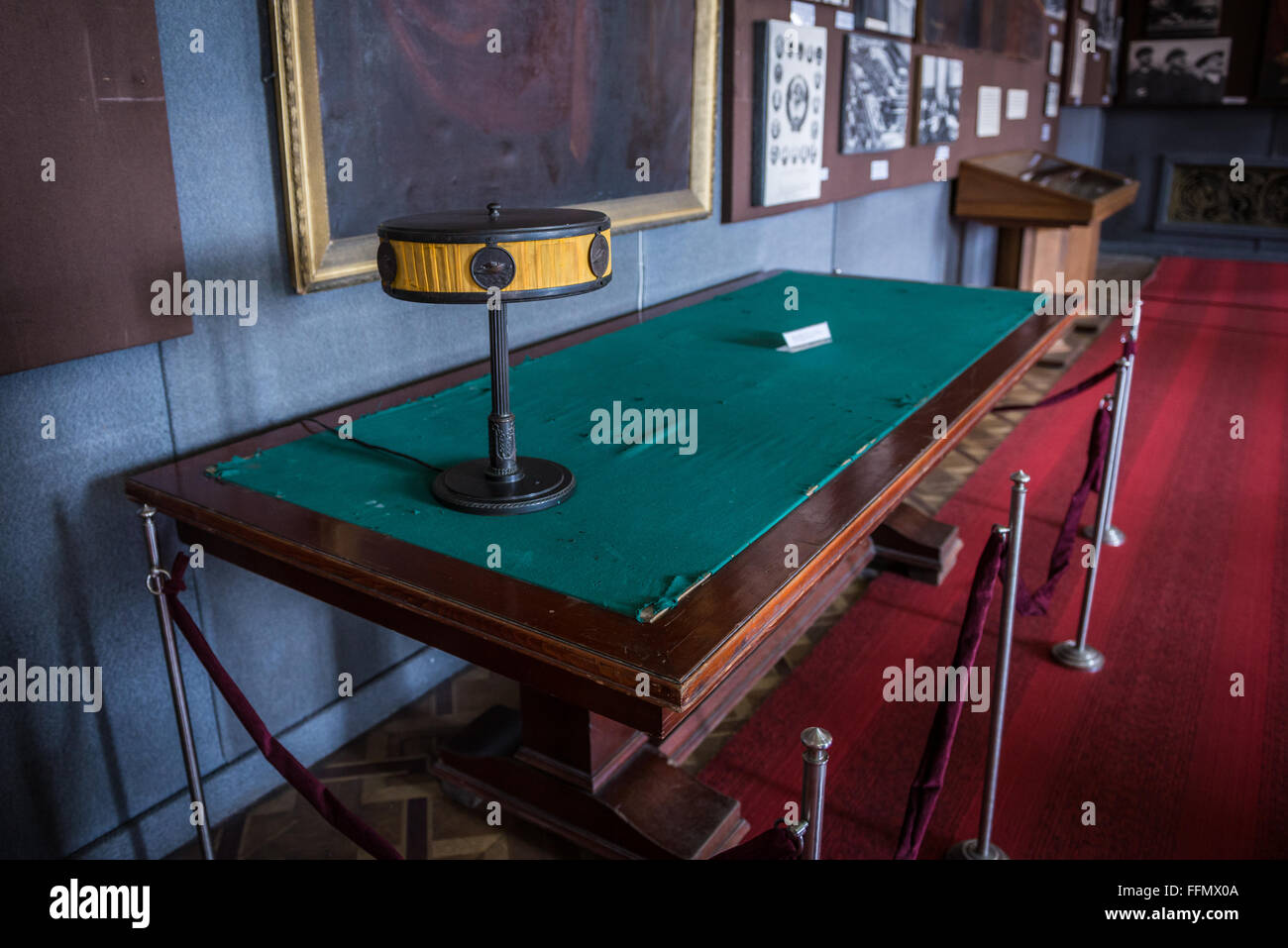 Kremlin table conference hi-res stock photography and images - Alamy