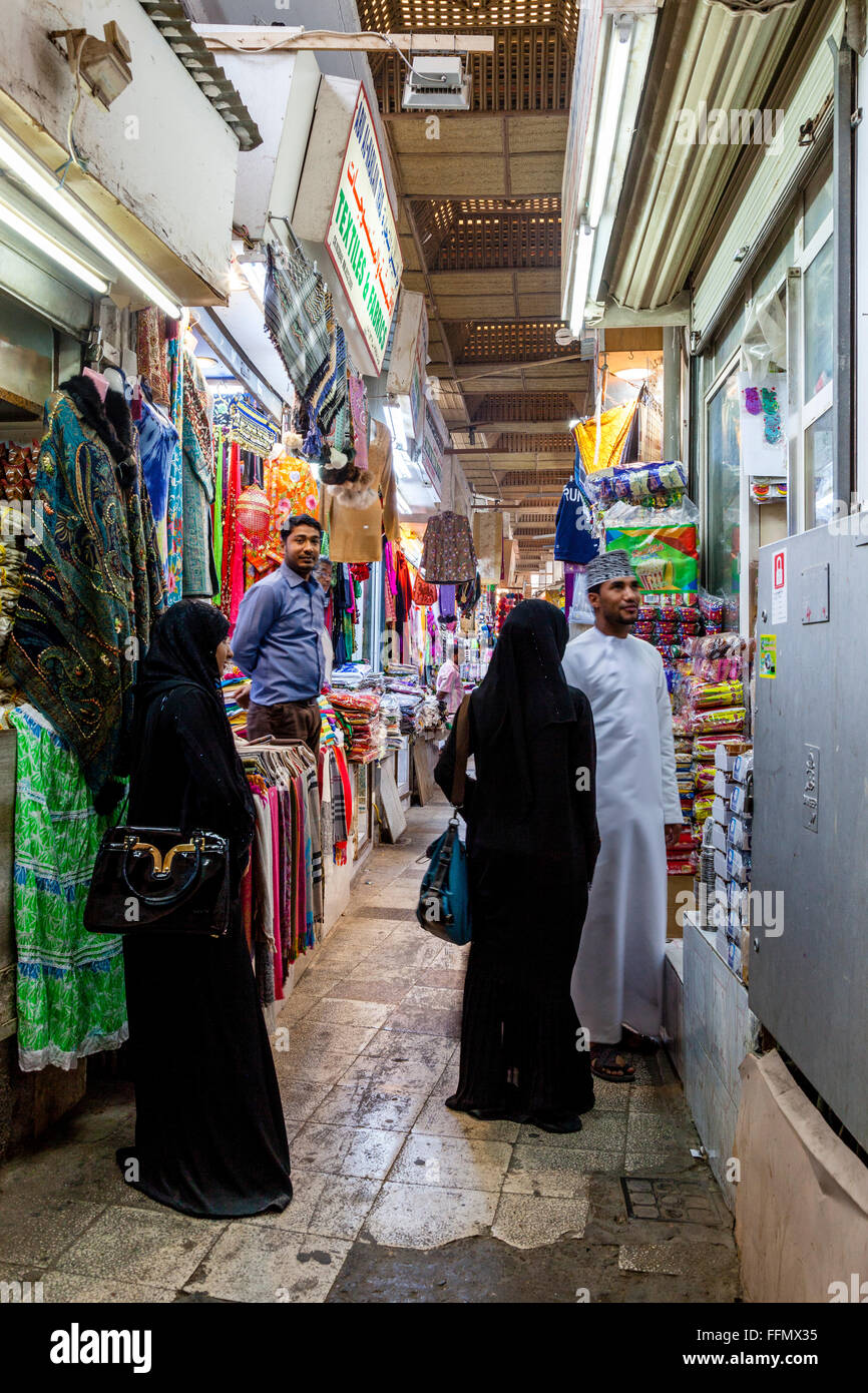 Omani People Shopping In The Muttrah Souk (Al Dhalam), Muttrah, Muscat ...