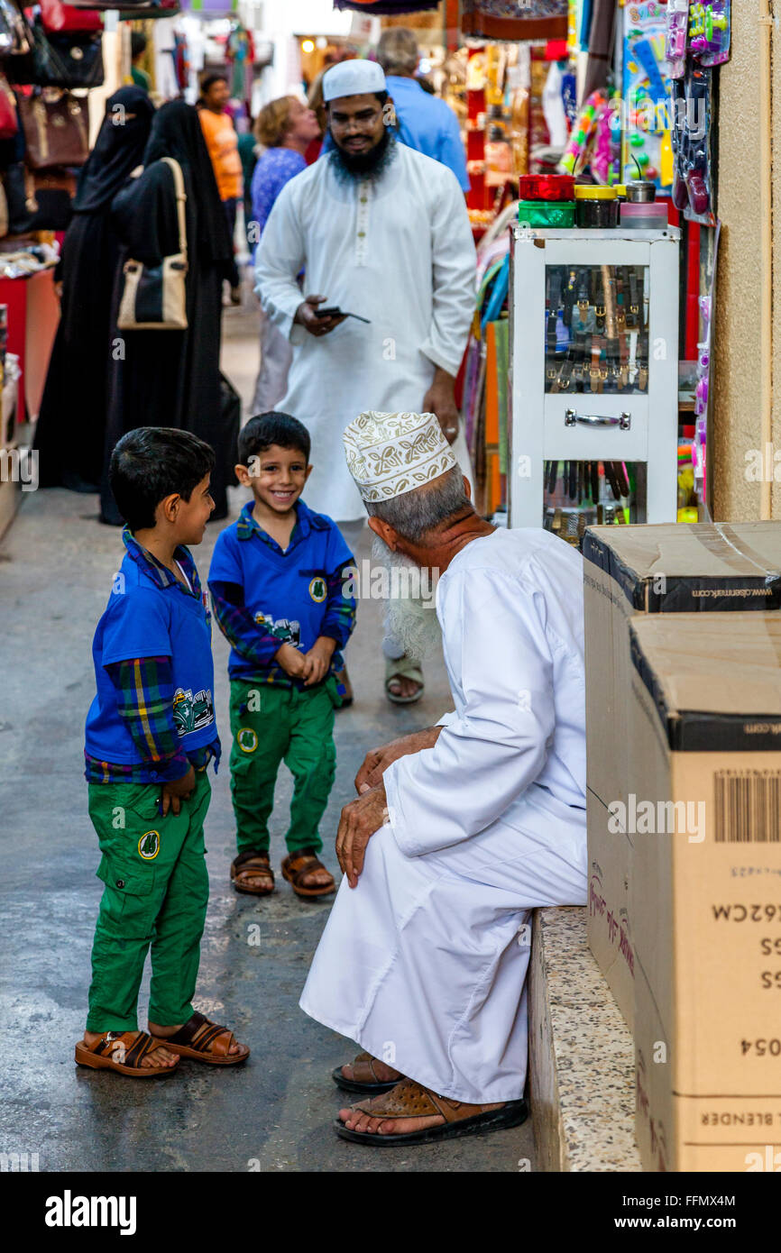 Family life in muttrah souk hi-res stock photography and images - Alamy