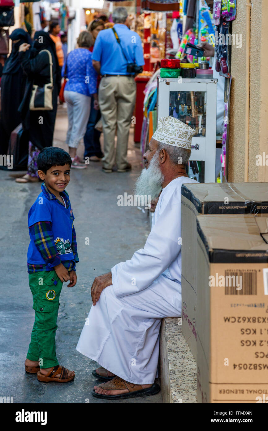 Family Life In The Muttrah Souk (Al Dhalam), Muscat, Sultanate Of Oman ...