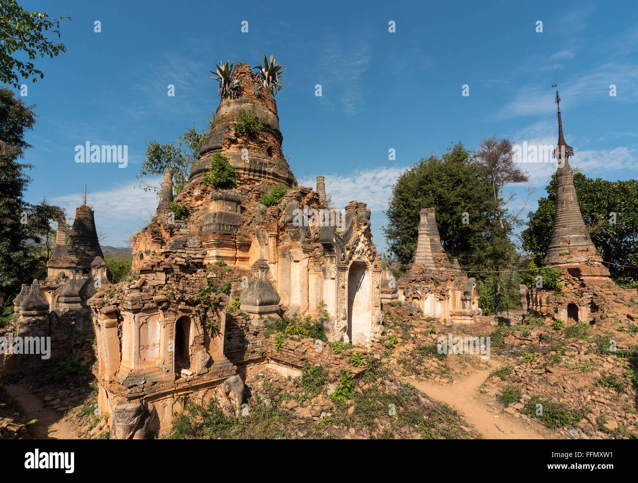 Crumbling temples hi-res stock photography and images - Alamy
