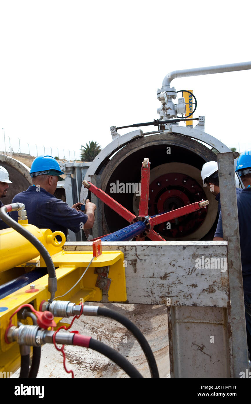 Pipeline inspection, Pigging Stock Photo - Alamy