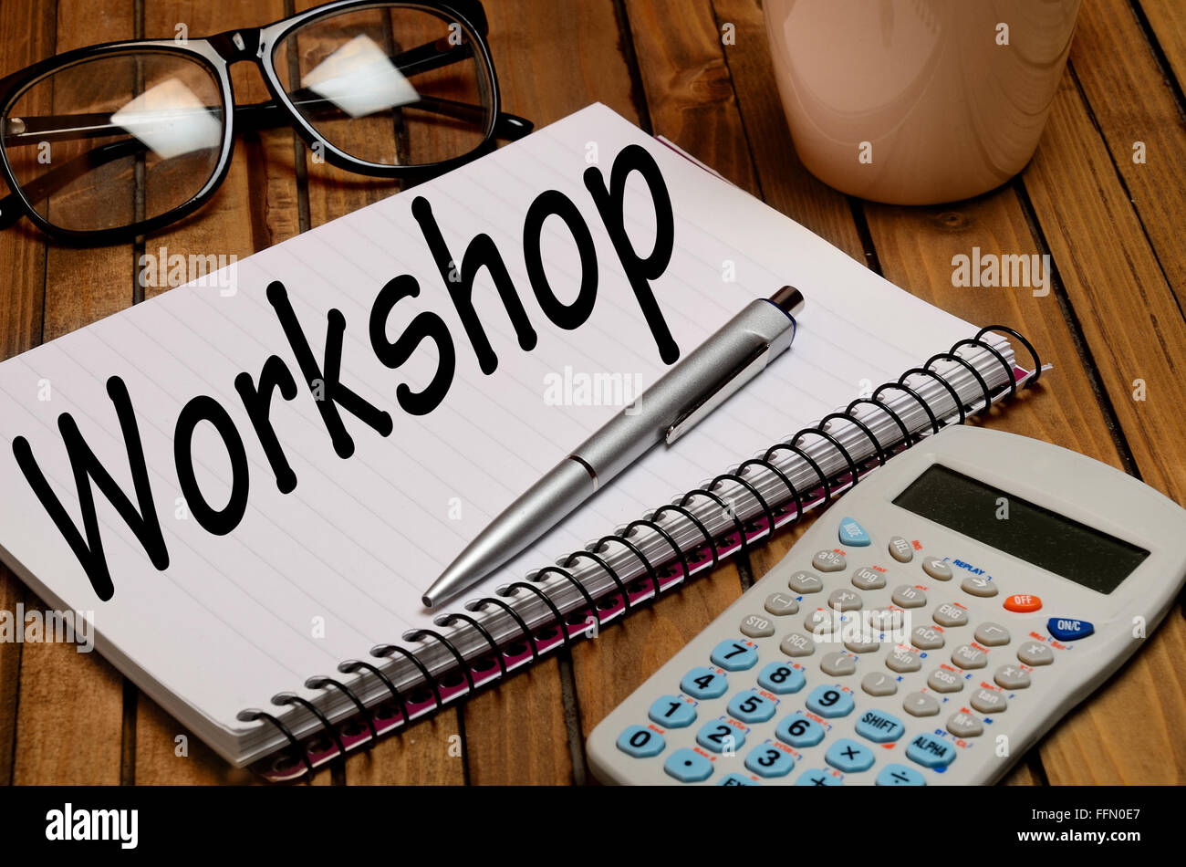 Workshop word on notepad closeup Stock Photo - Alamy