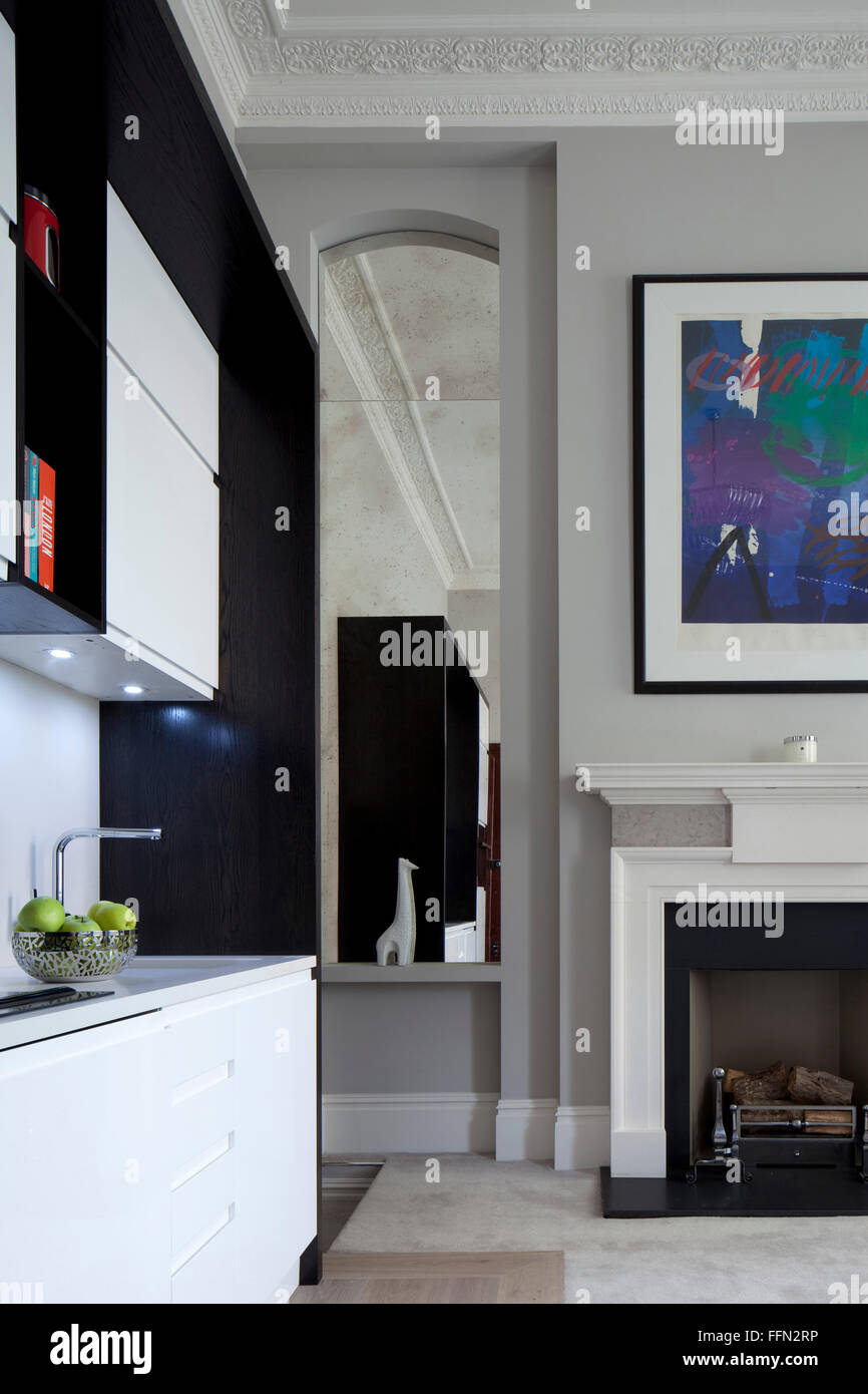 Modern apartment building london small hi-res stock photography and ...