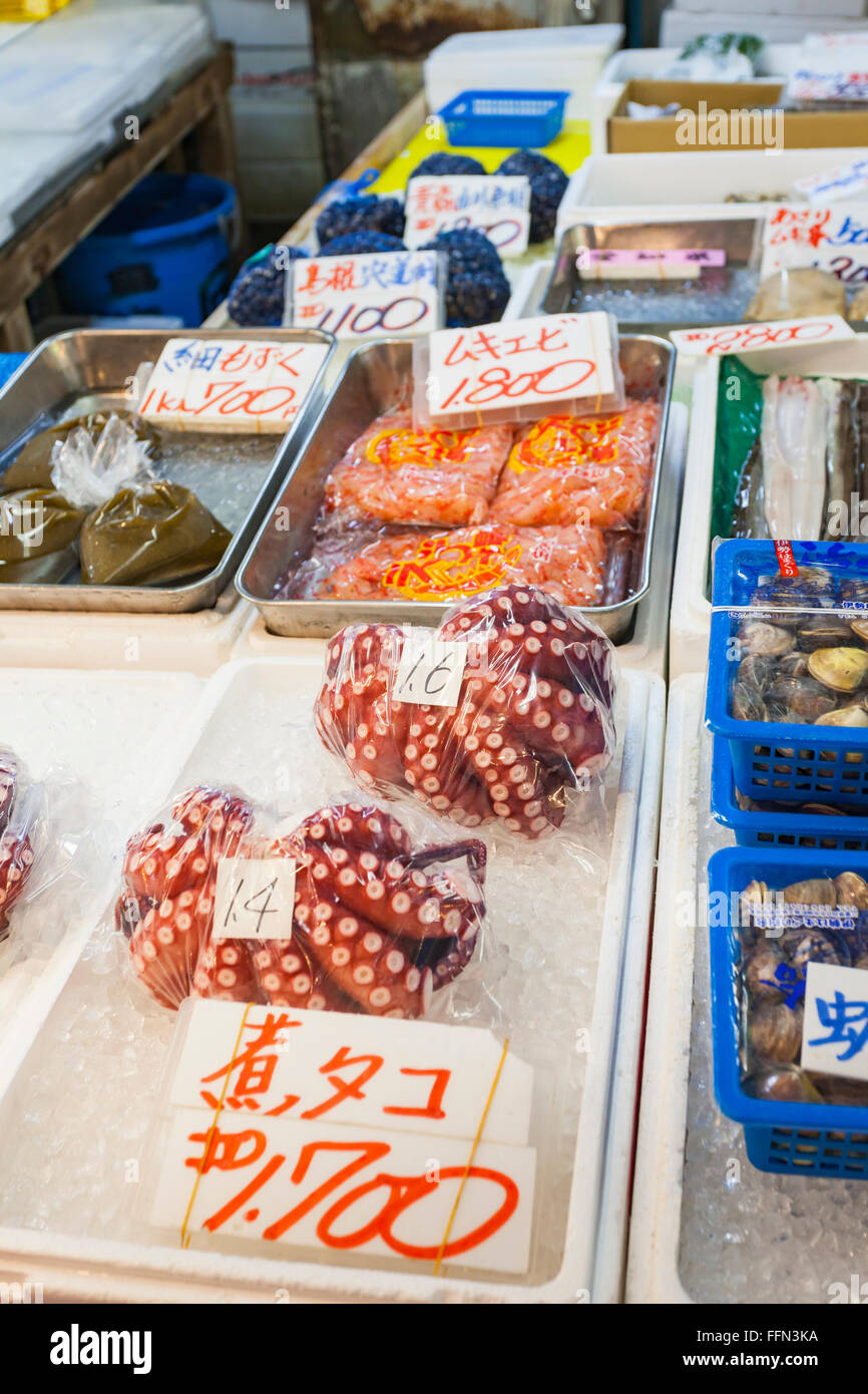 Red live octopus at Tsukiji fish market, Tokyo, Japan Stock Photo - Alamy