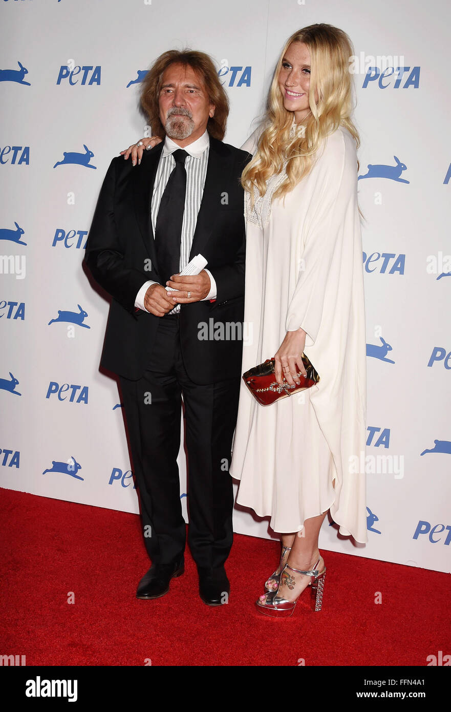 Full Length Kesha High Resolution Stock Photography and Images - Alamy