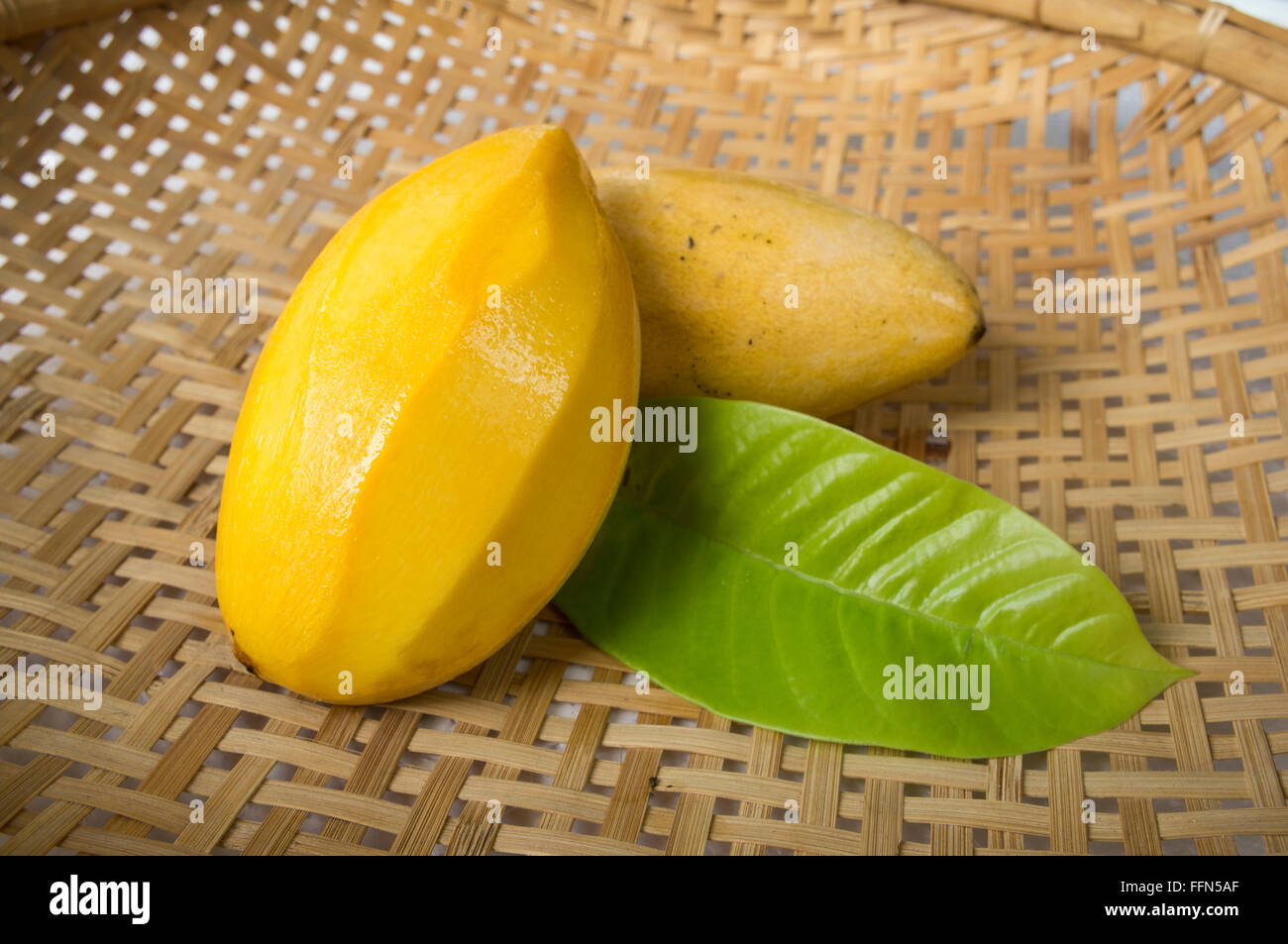 peel fresh mango Stock Photo - Alamy