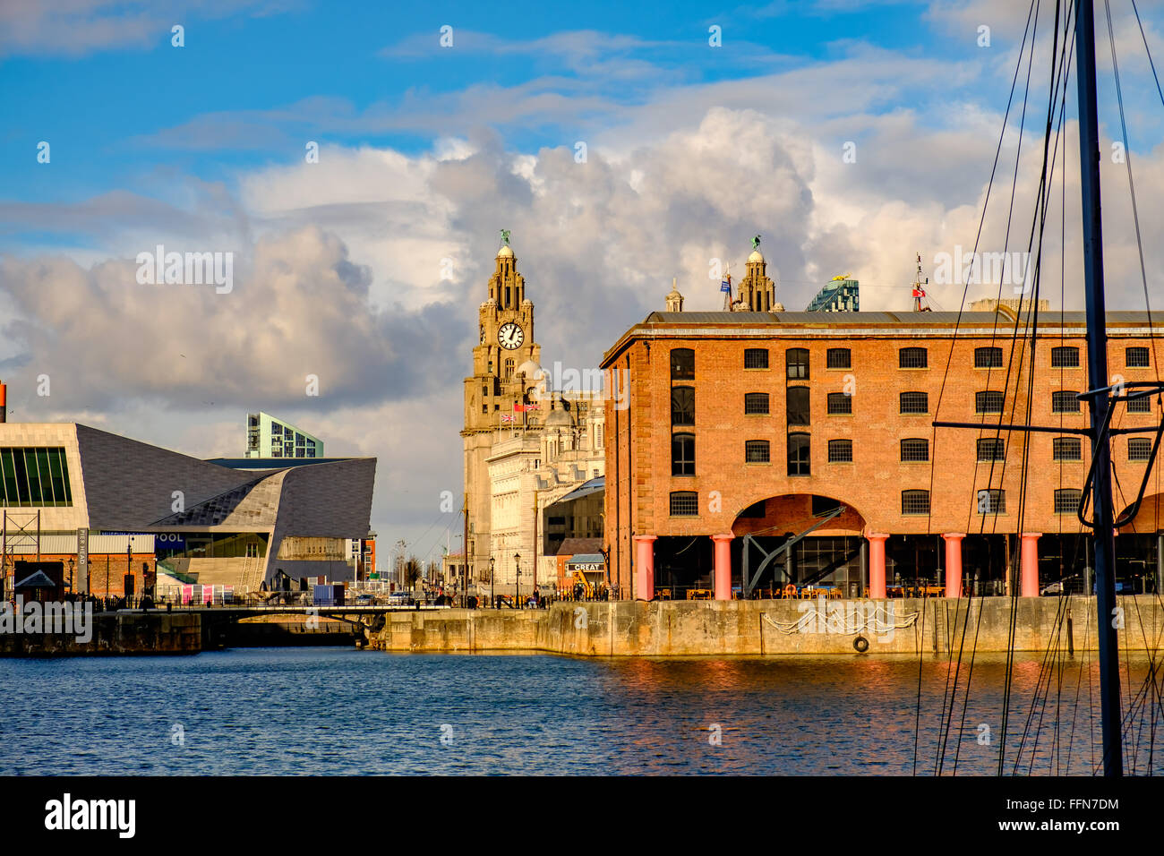 Dock pillar hi-res stock photography and images - Alamy
