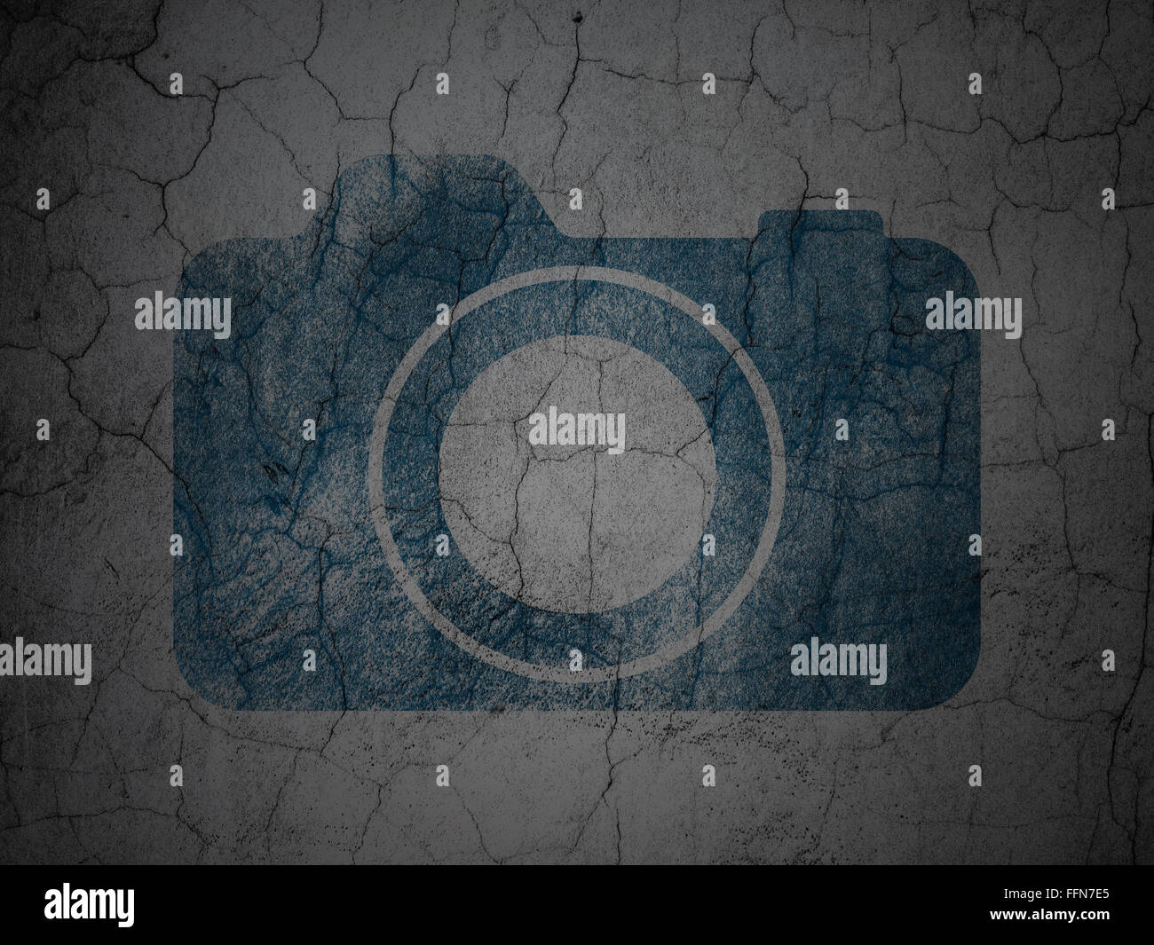 Travel concept: Photo Camera on grunge wall background Stock Photo - Alamy