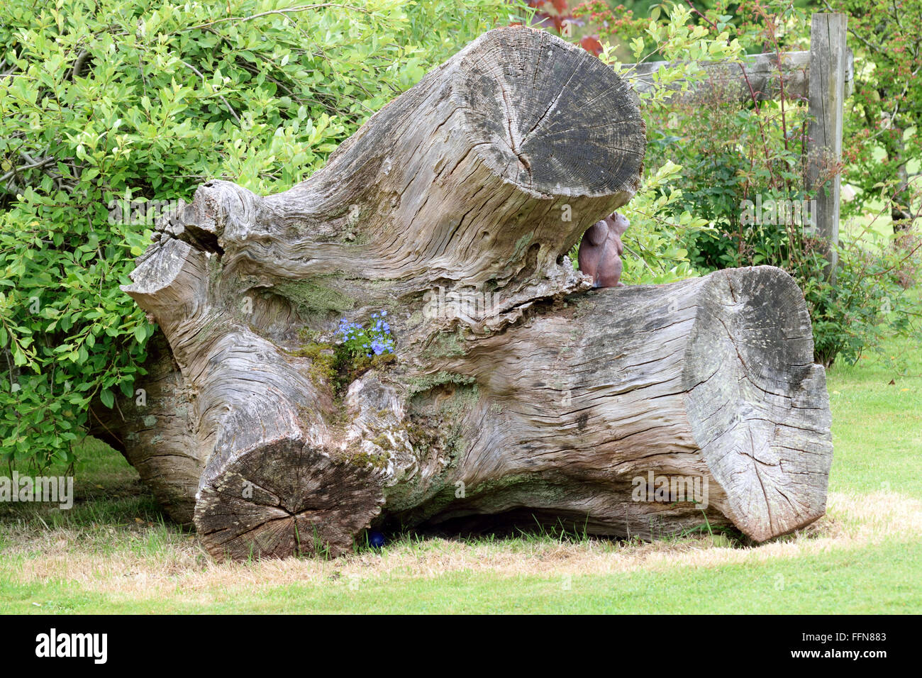 Huge garden sculpture hi-res stock photography and images - Alamy