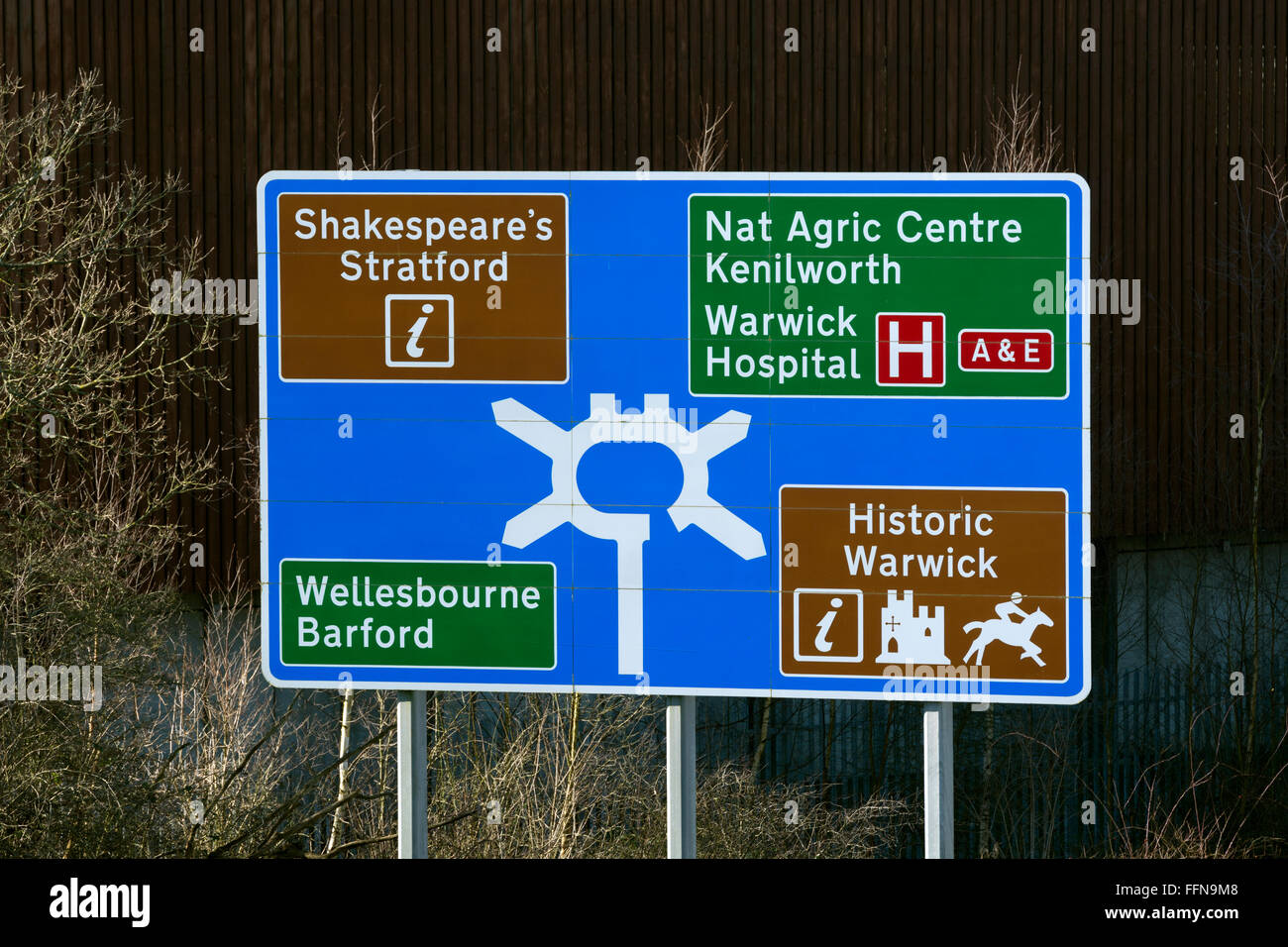 Road sign at Junction 15 exit of M40 at Longbridge roundabout, Warwick ...