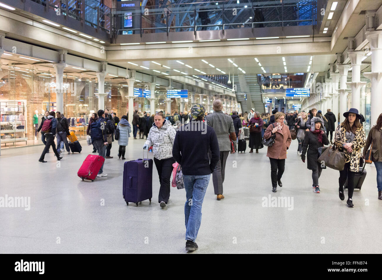 St Pancras railway station concourse Stock Photo - Alamy