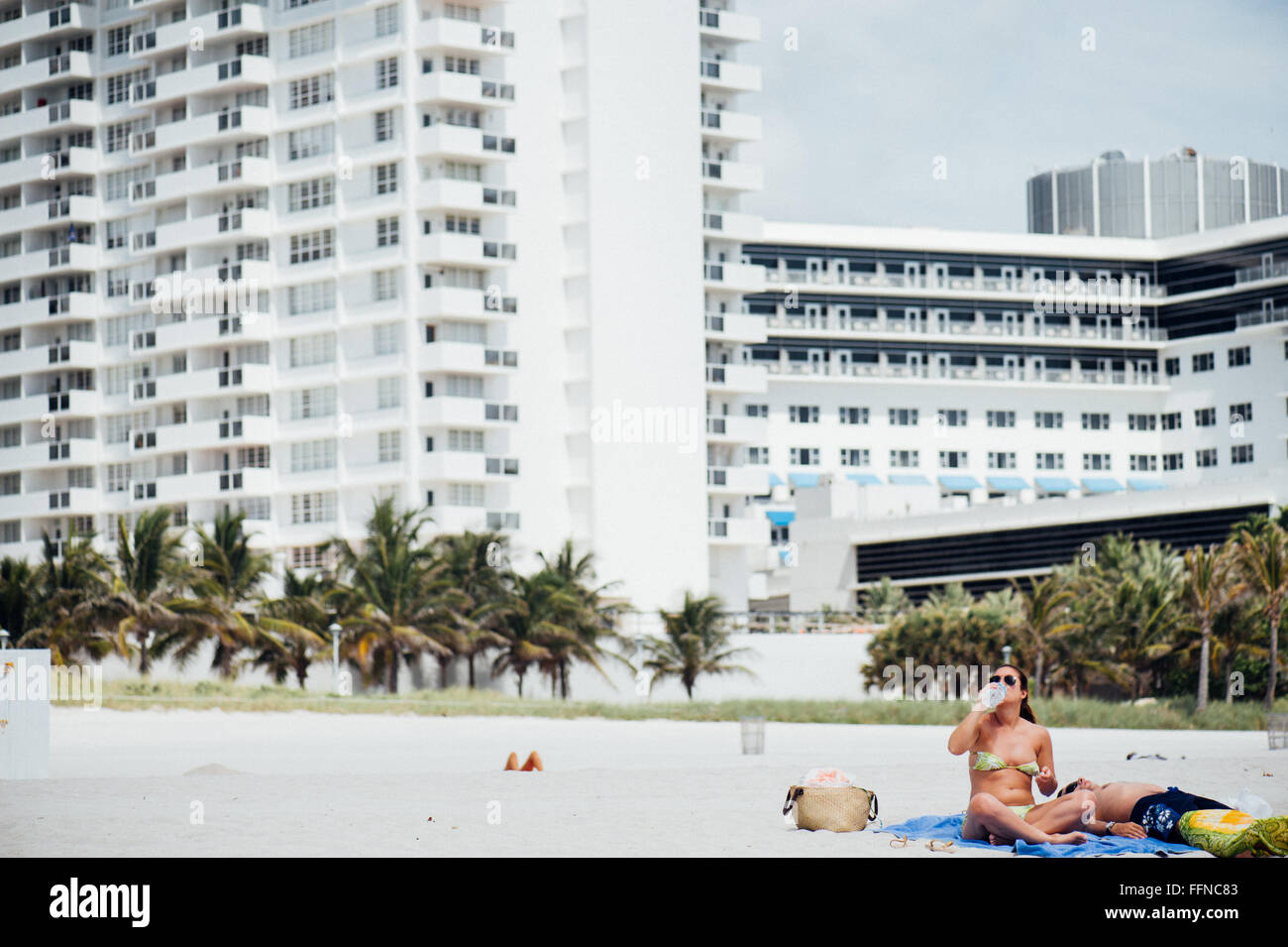 Miami beach florida people relaxing hi-res stock photography and images ...