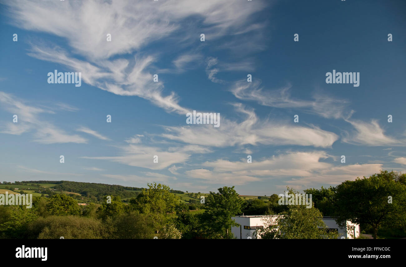 Attractive cirrus cloud decorates the skies over Bradninch, Devon Stock ...