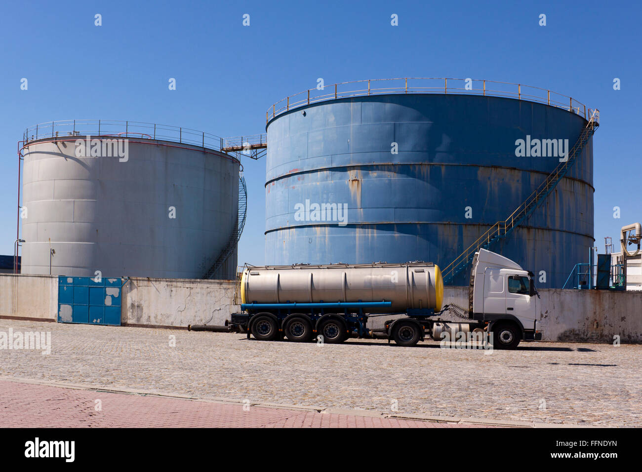Cistern truck hi-res stock photography and images - Alamy