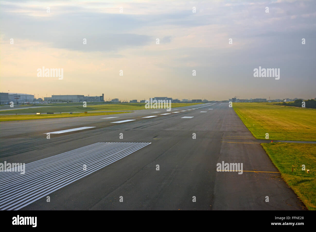 Runway hi-res stock photography and images - Alamy
