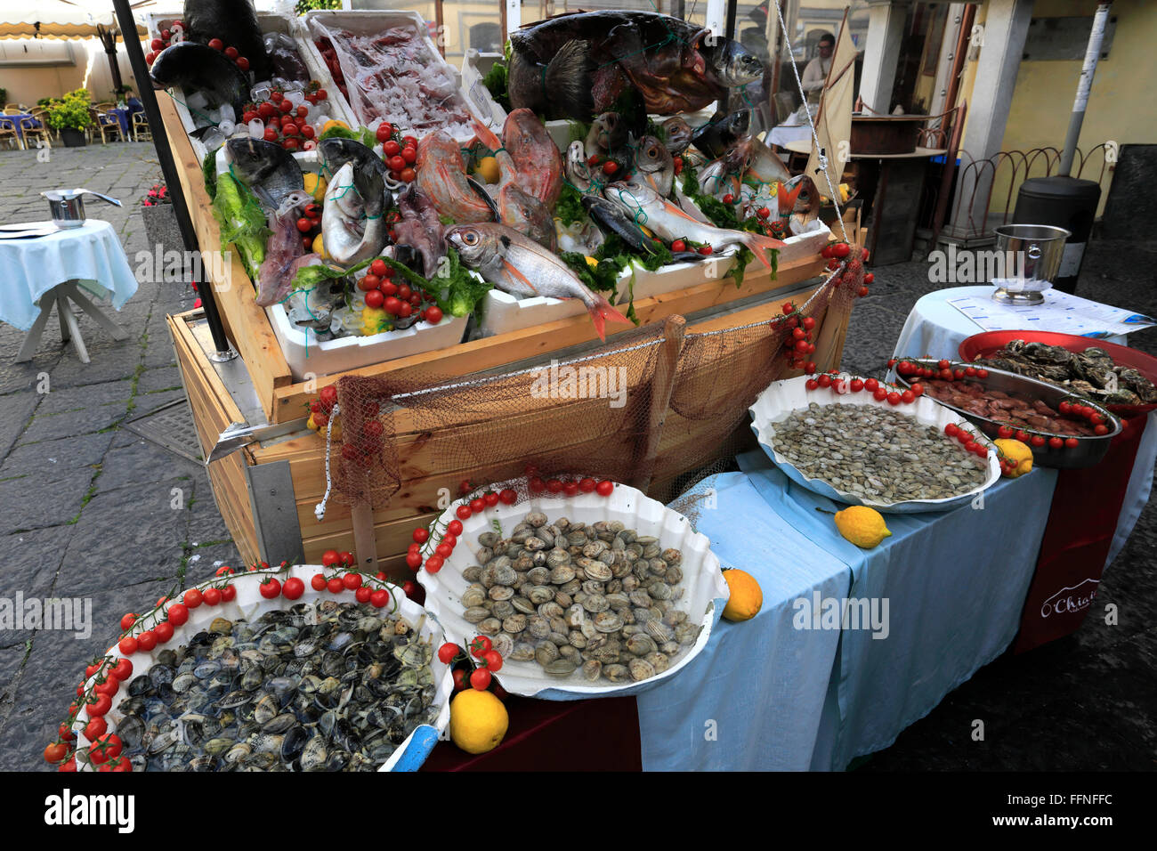 Fish stall hi-res stock photography and images - Alamy