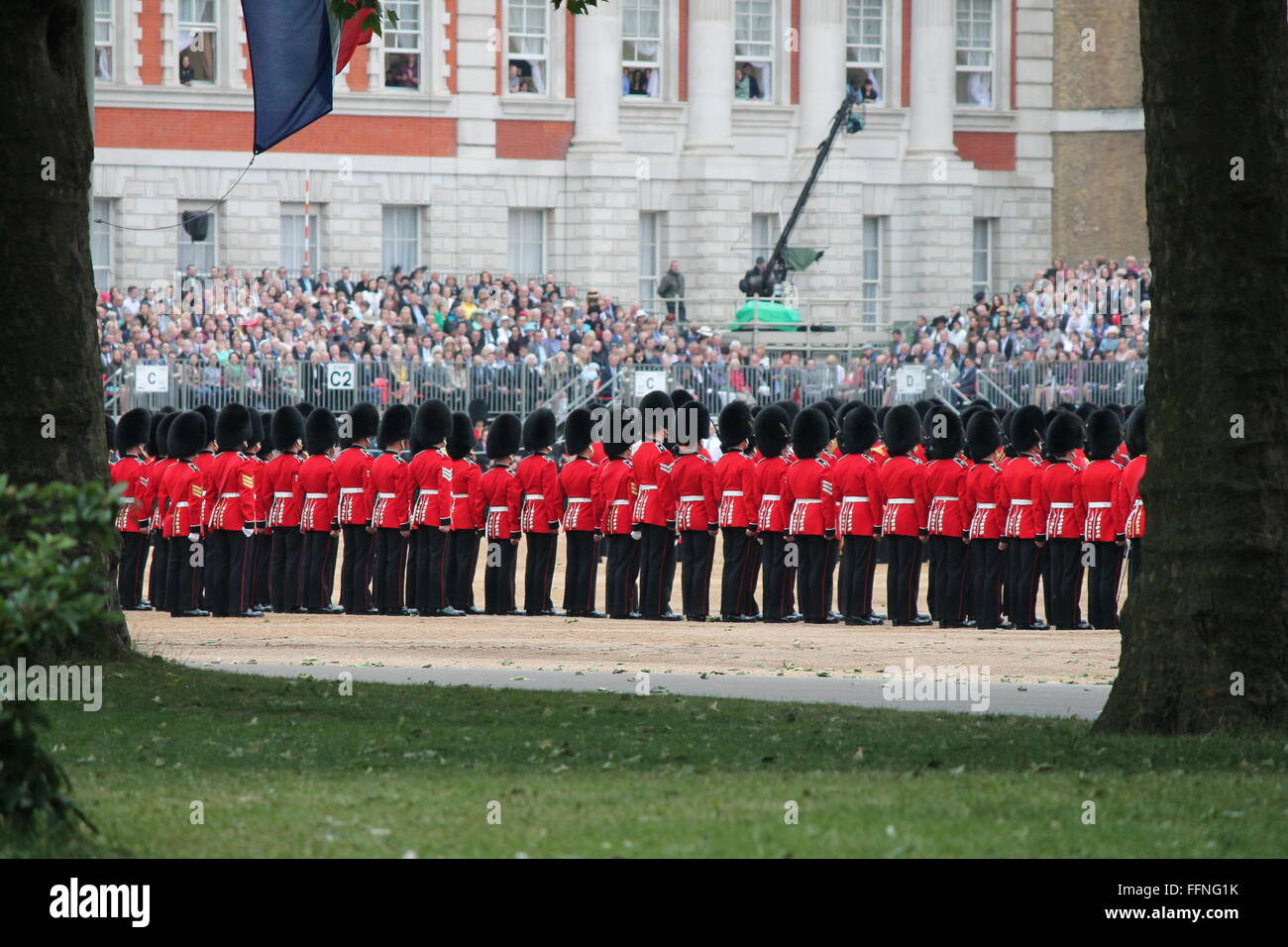 LONDON - JUNE 16: Queen's Coldstream Guard Soldier Trooping the color ...