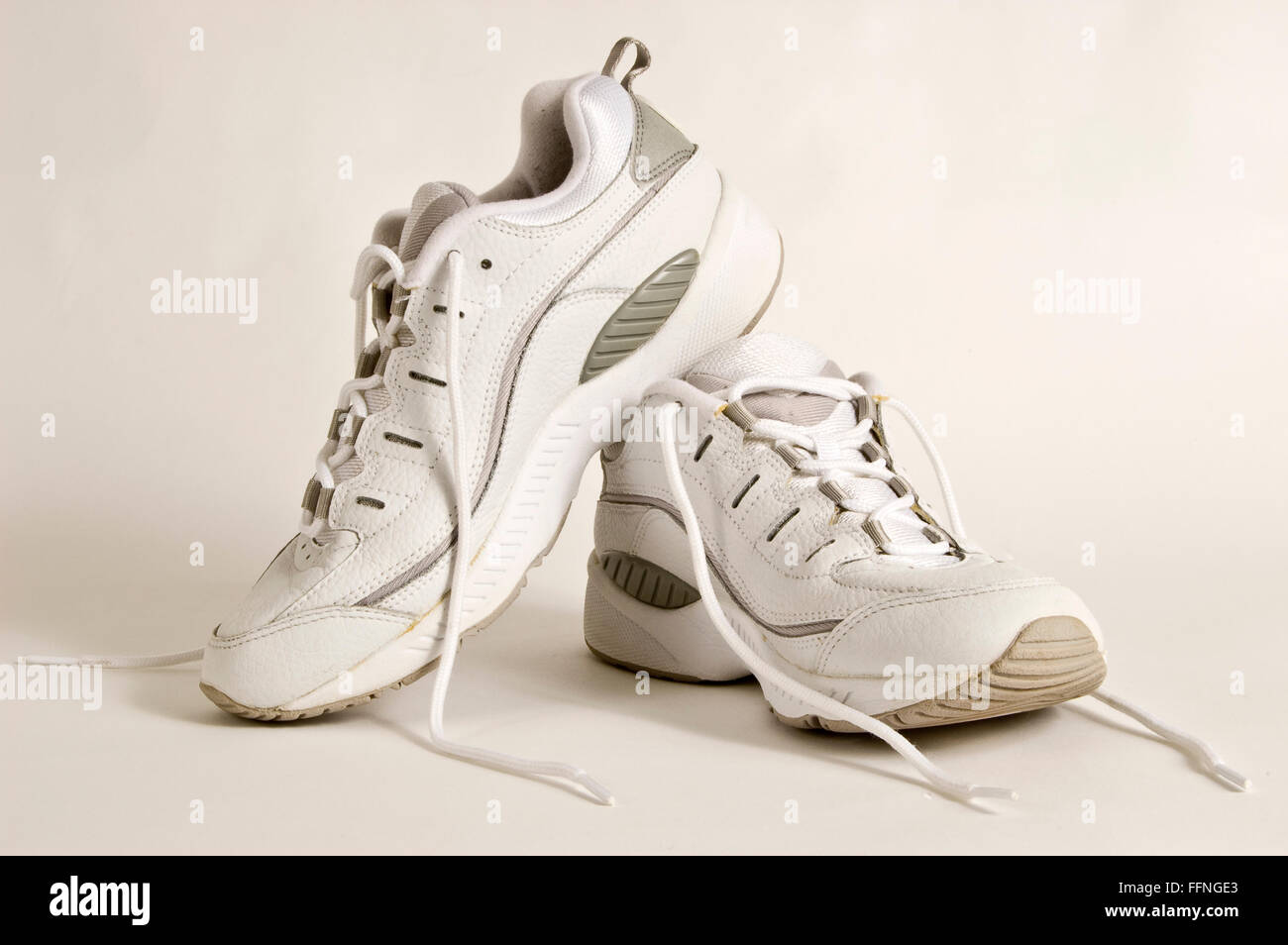 Walking with no shoes hi-res stock photography and images - Alamy