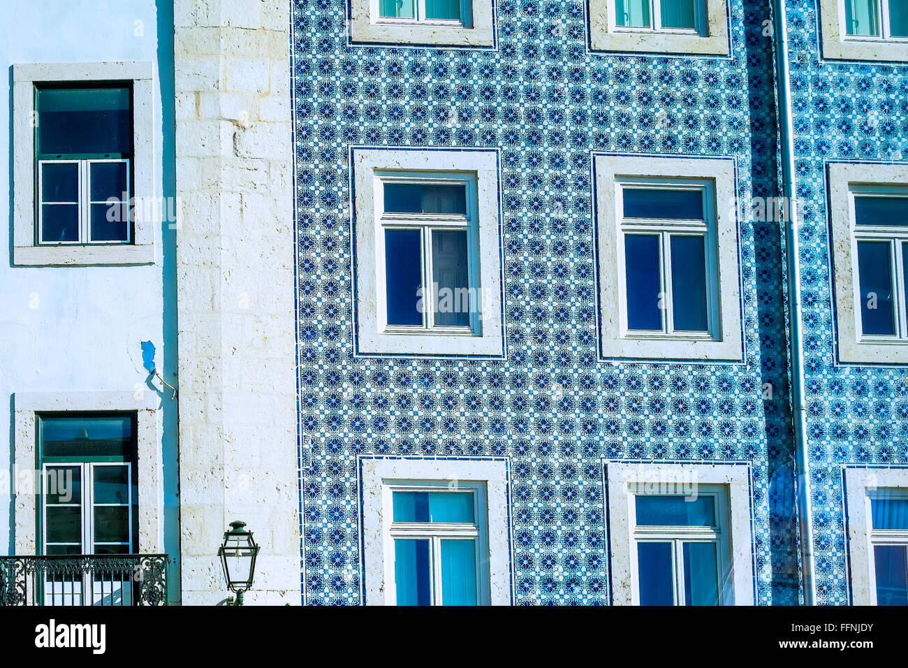 Portugal tiled buildings hi-res stock photography and images - Alamy