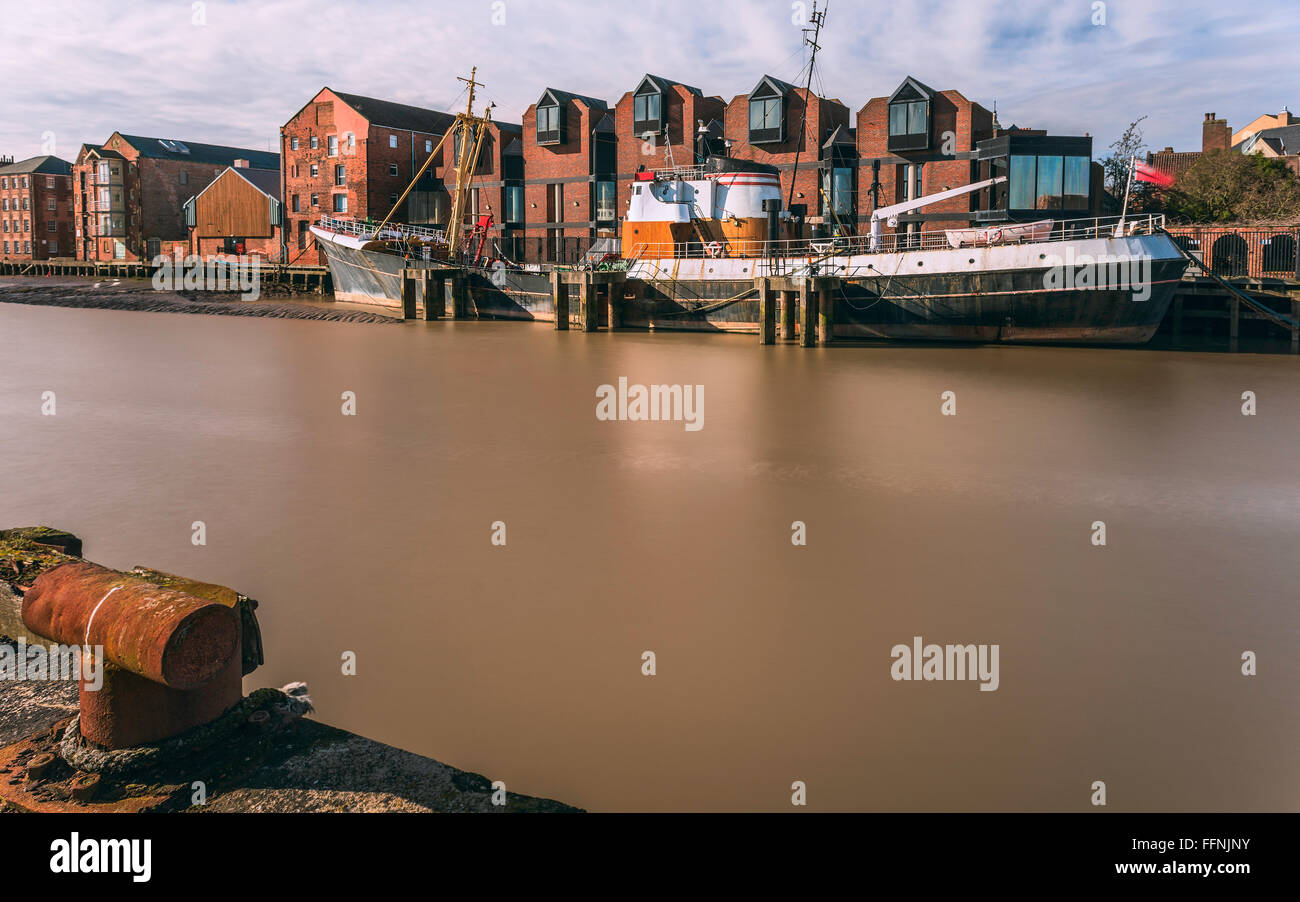River Hull at high tide with an obsolete fishing vessel in the mud bank ...