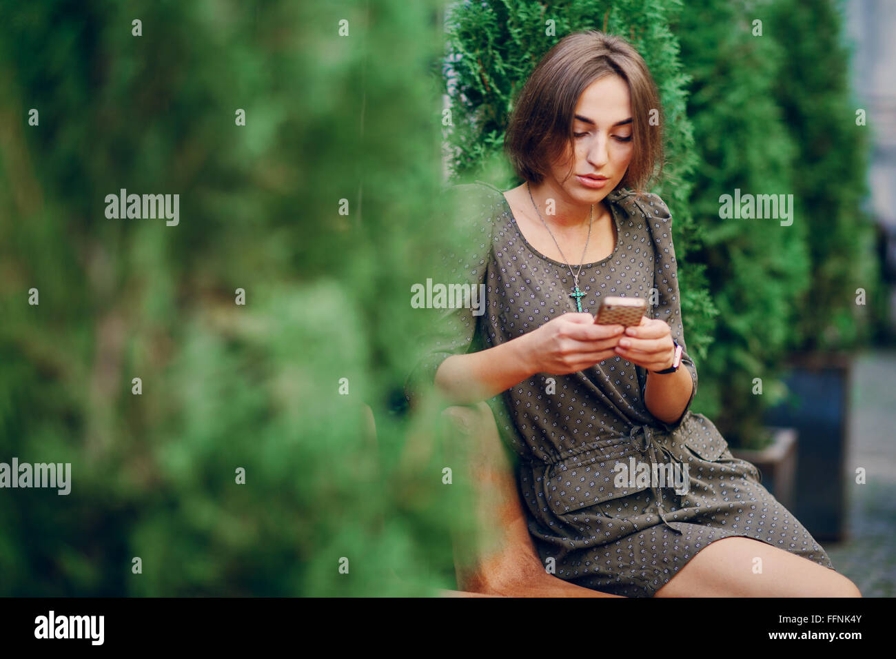 girl with phone Stock Photo - Alamy