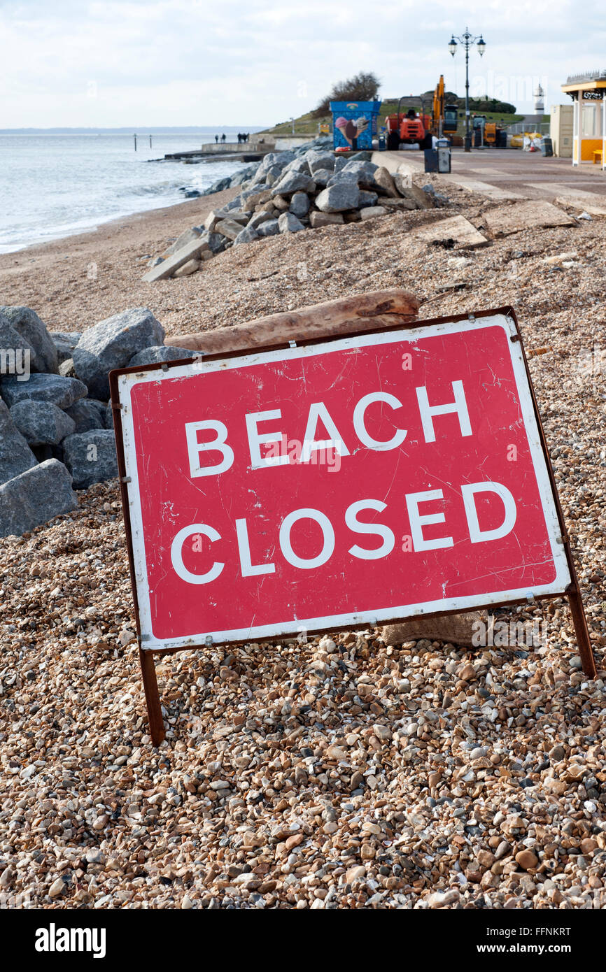 Red warning sign hi-res stock photography and images - Alamy