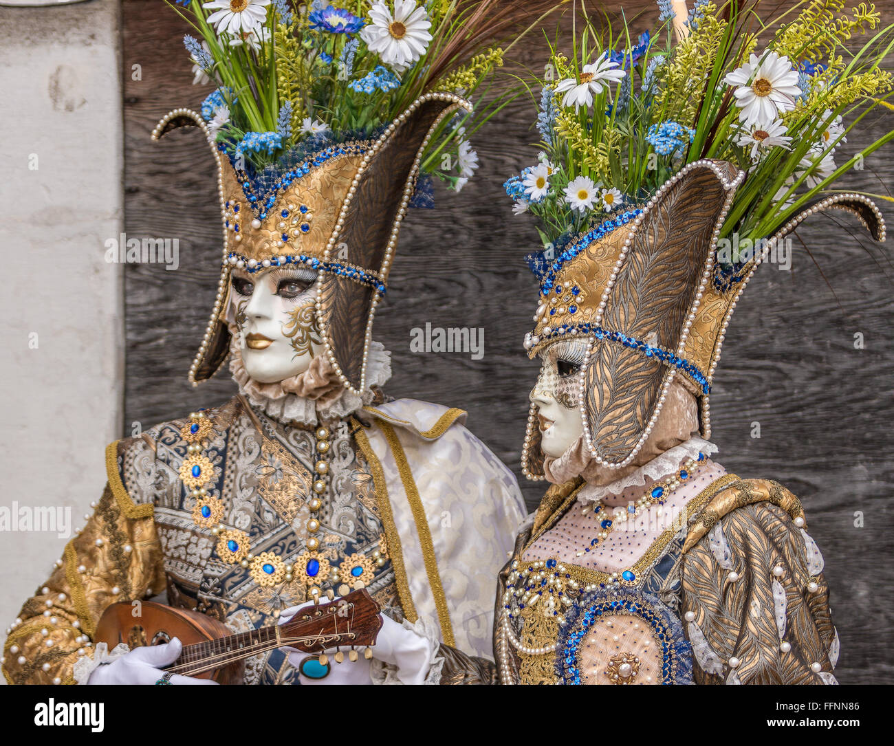 Venice carnival costume and mask Stock Photo - Alamy