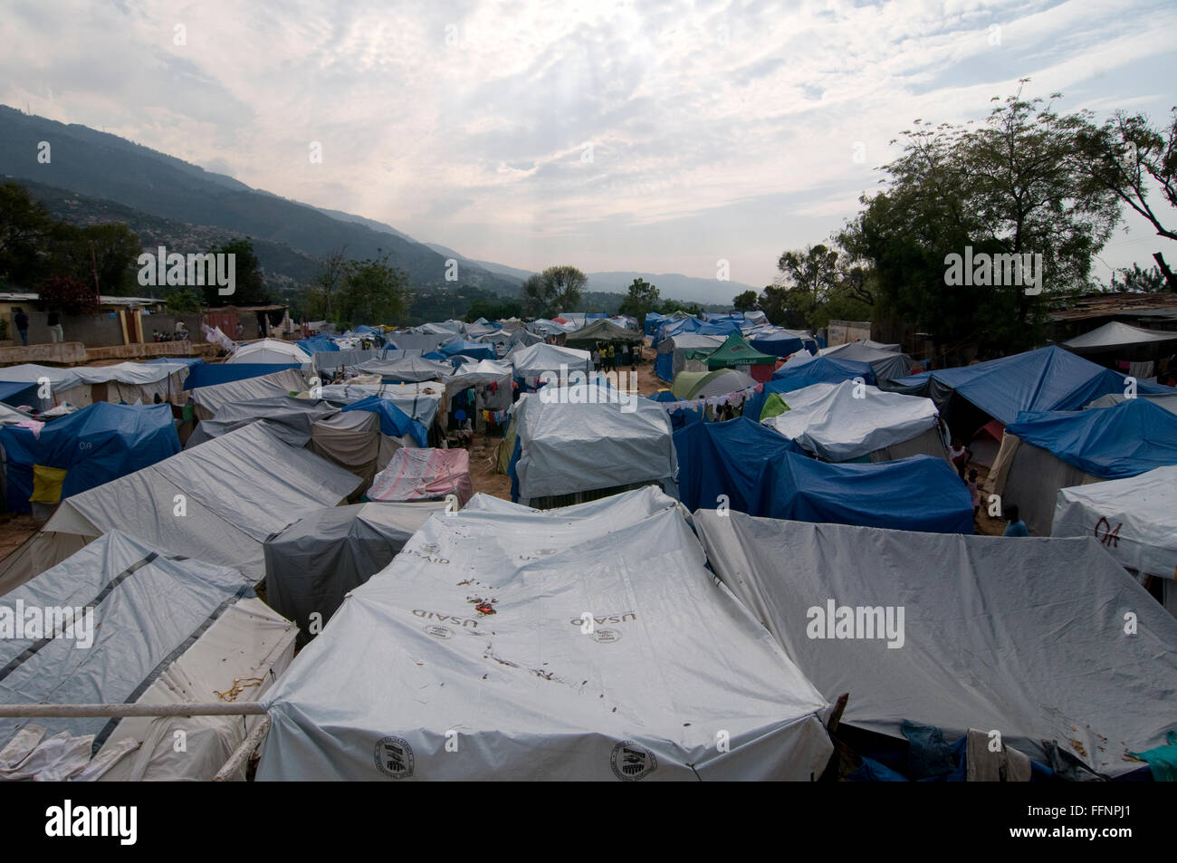 A makeshift camp set up for survivors of a 7.0 magnitude earthquake ...