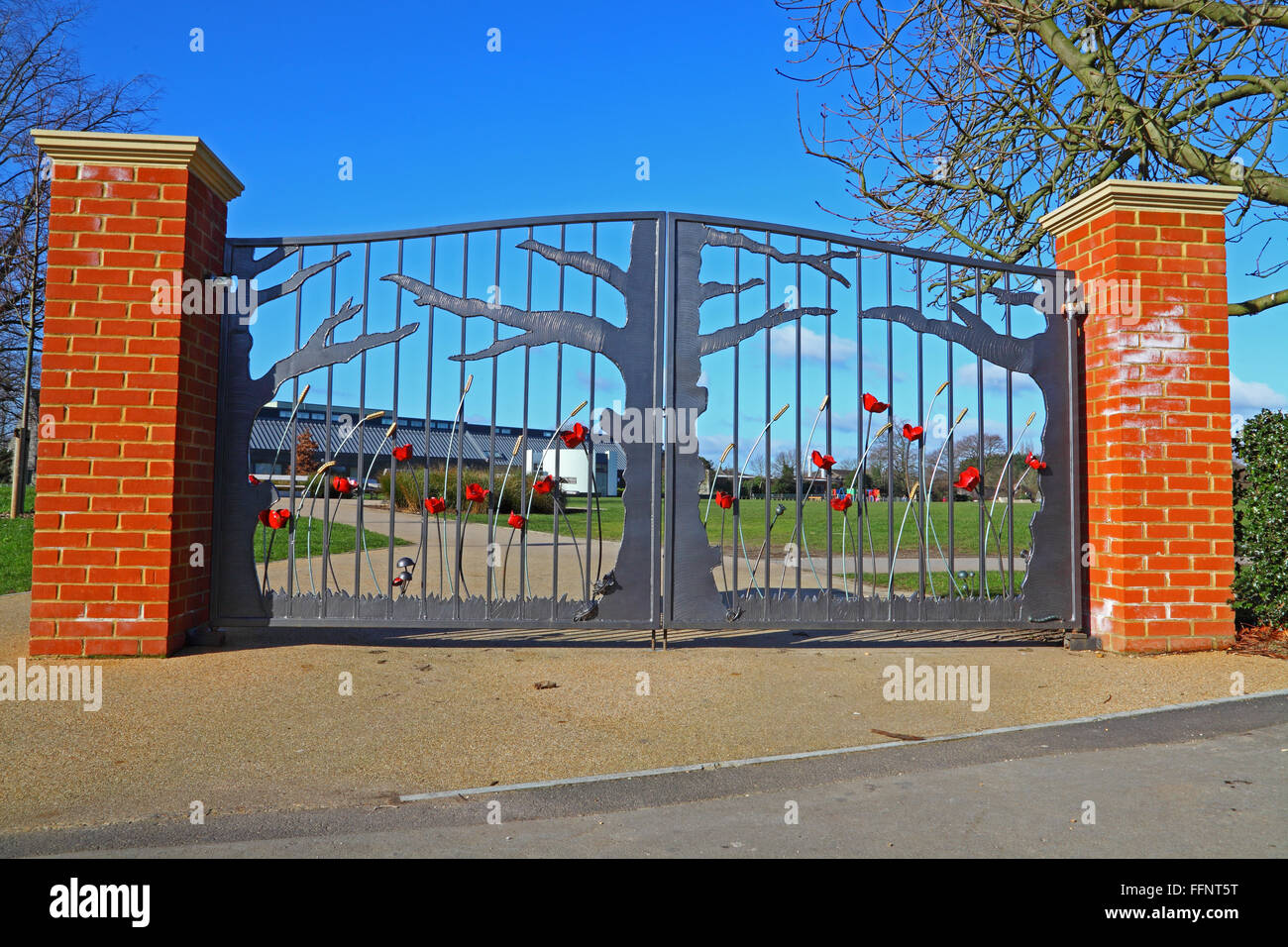 Gate pillars hi-res stock photography and images - Alamy