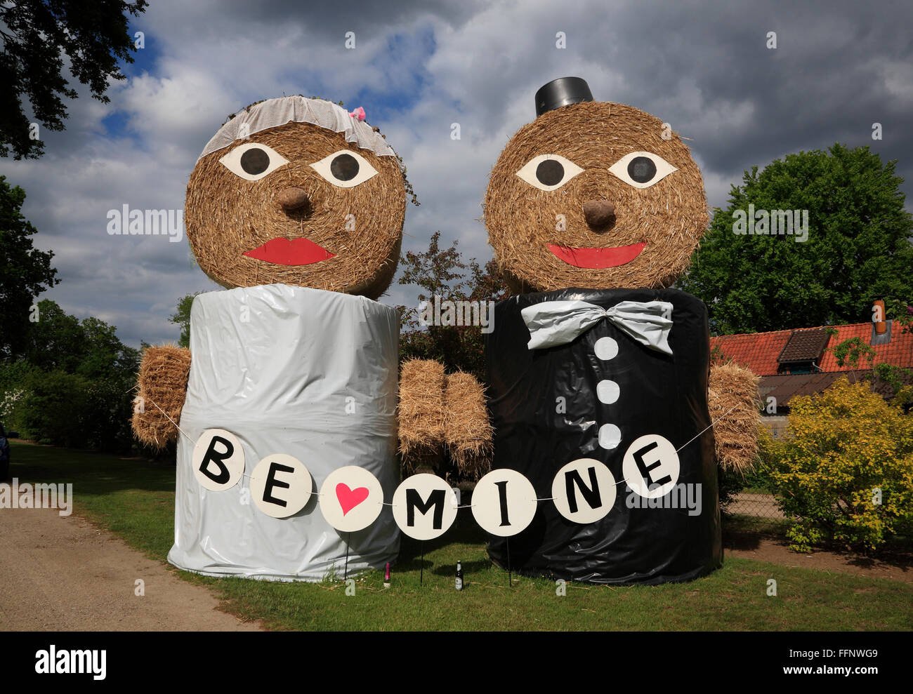 Straw figure hi-res stock photography and images - Alamy