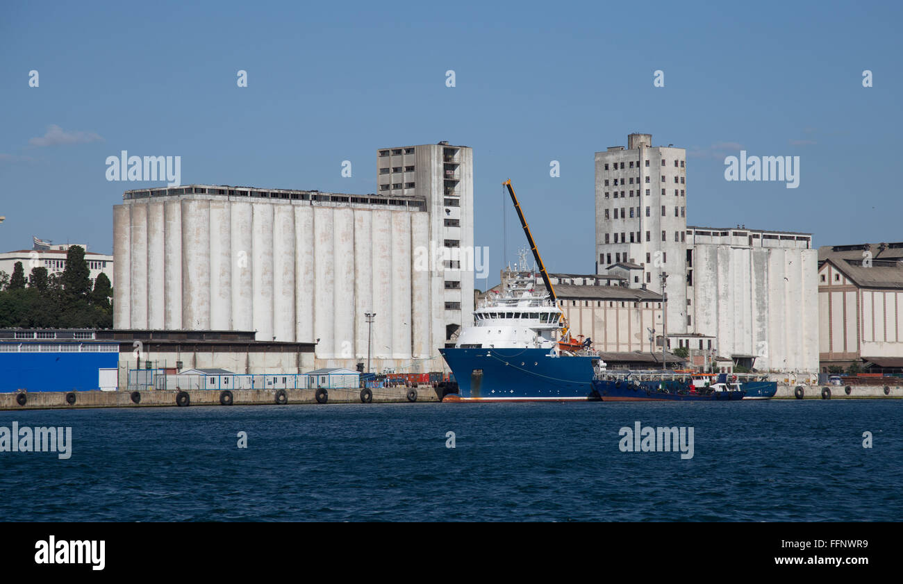 Ship in front of a Port Silo Stock Photo - Alamy