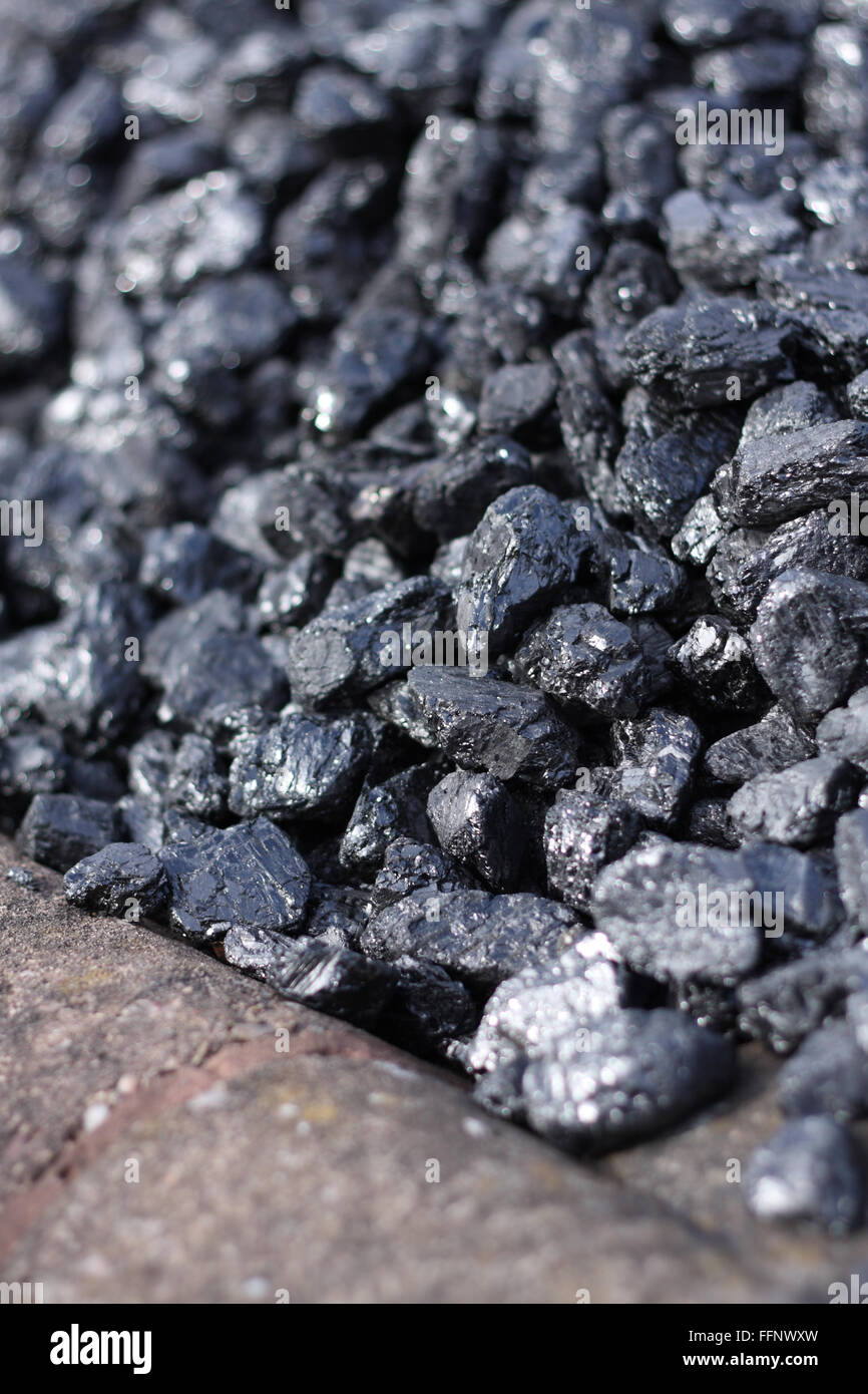 Coal close up in storage outdoors Stock Photo - Alamy