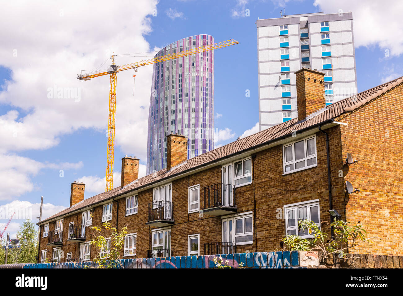 Modern housing england street community hi-res stock photography and ...